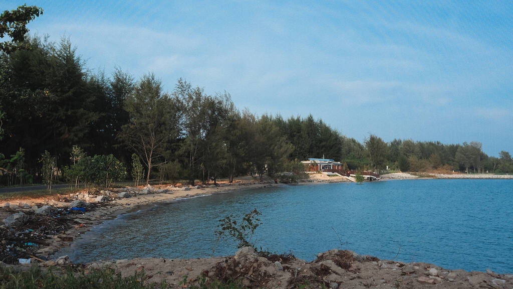 Cycle or stroll by the seaside at this scenic coastal route in Changi