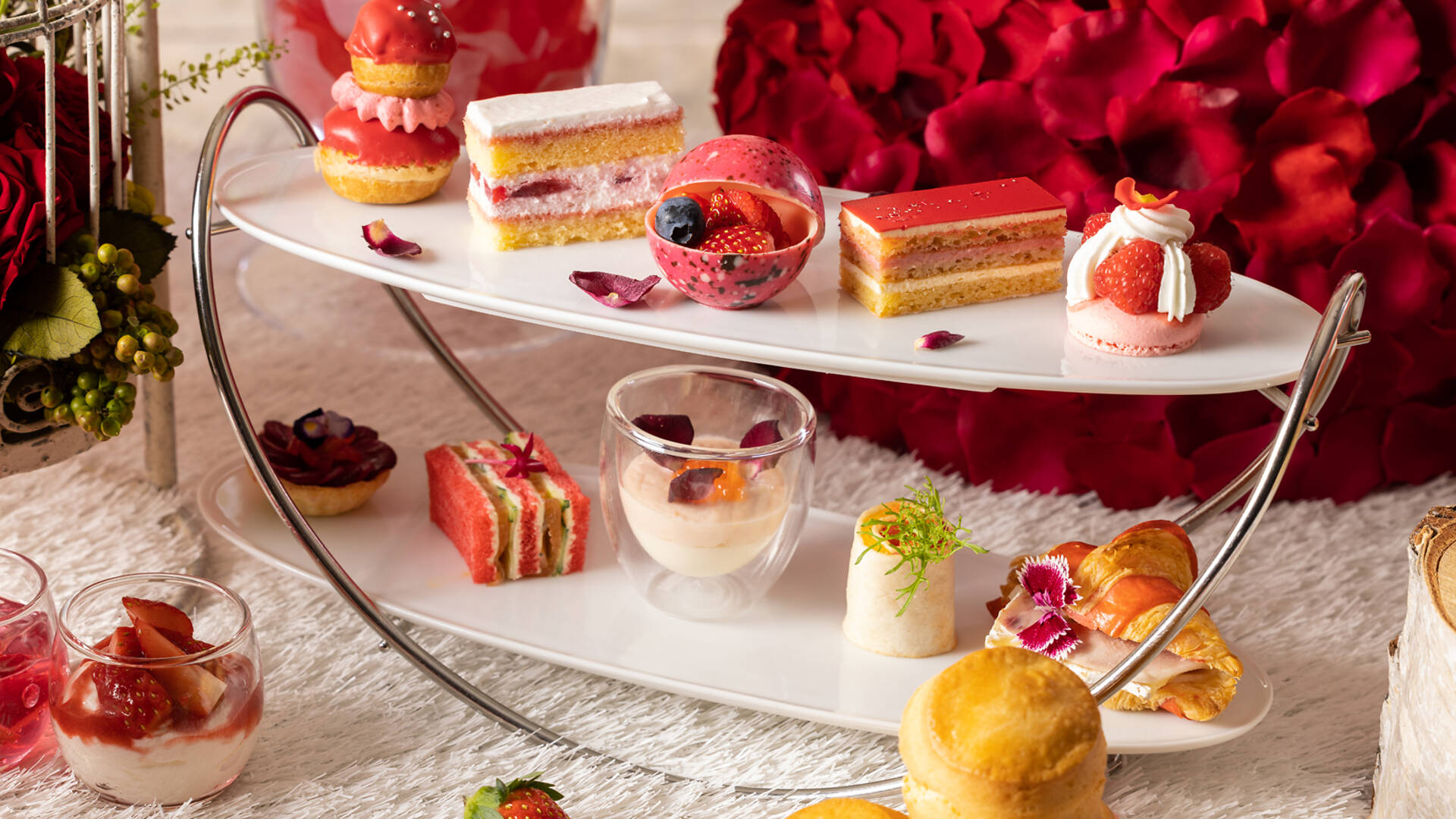 Grand Hyatt Tokyo Strawberry and Rose Afternoon Tea | Restaurants in Tokyo