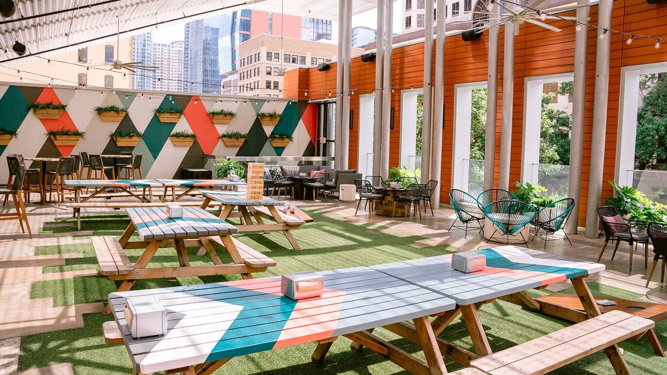 12 Best Rooftop Bars in Austin for Drinks With Views