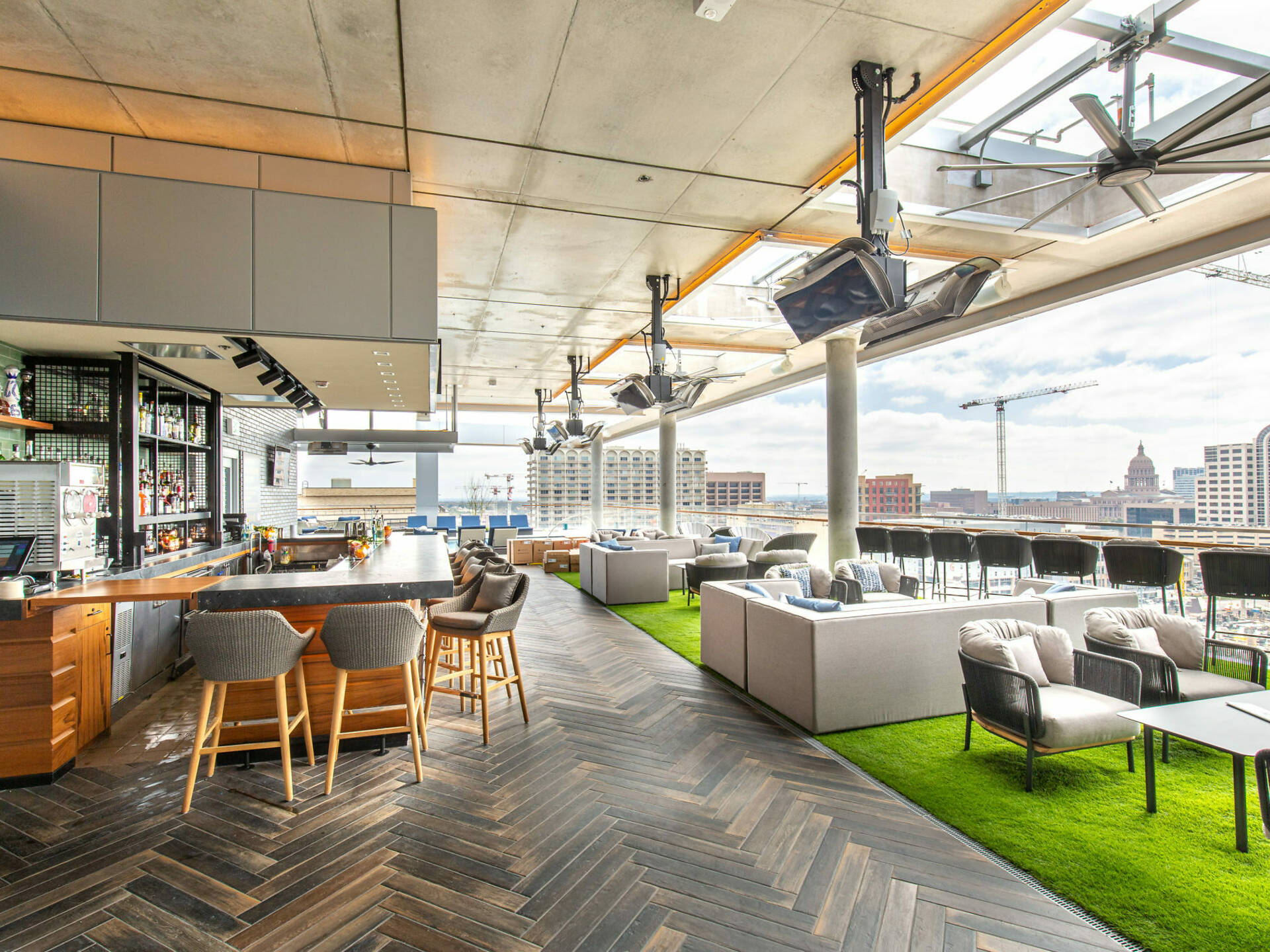 12 Best Rooftop Bars in Austin for Drinks With Views