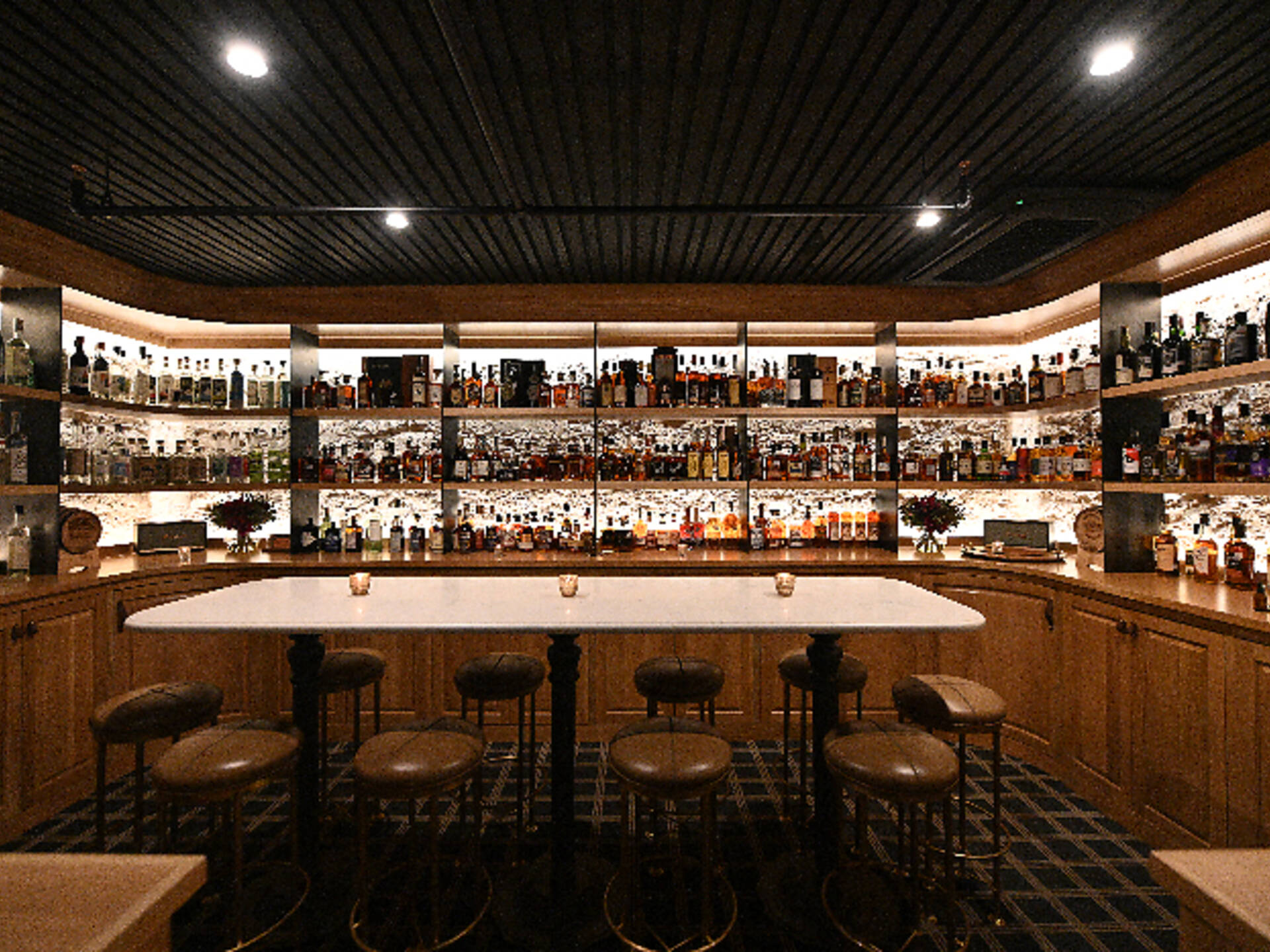 14 Best Bars in Downtown Austin for Delightful Drinks and More