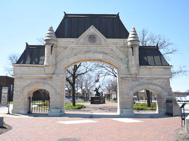 12 Pieces of Chicago History Hidden in Plain Sight