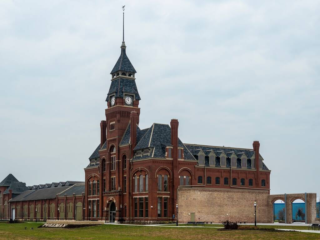 12 Pieces of Chicago History Hidden in Plain Sight