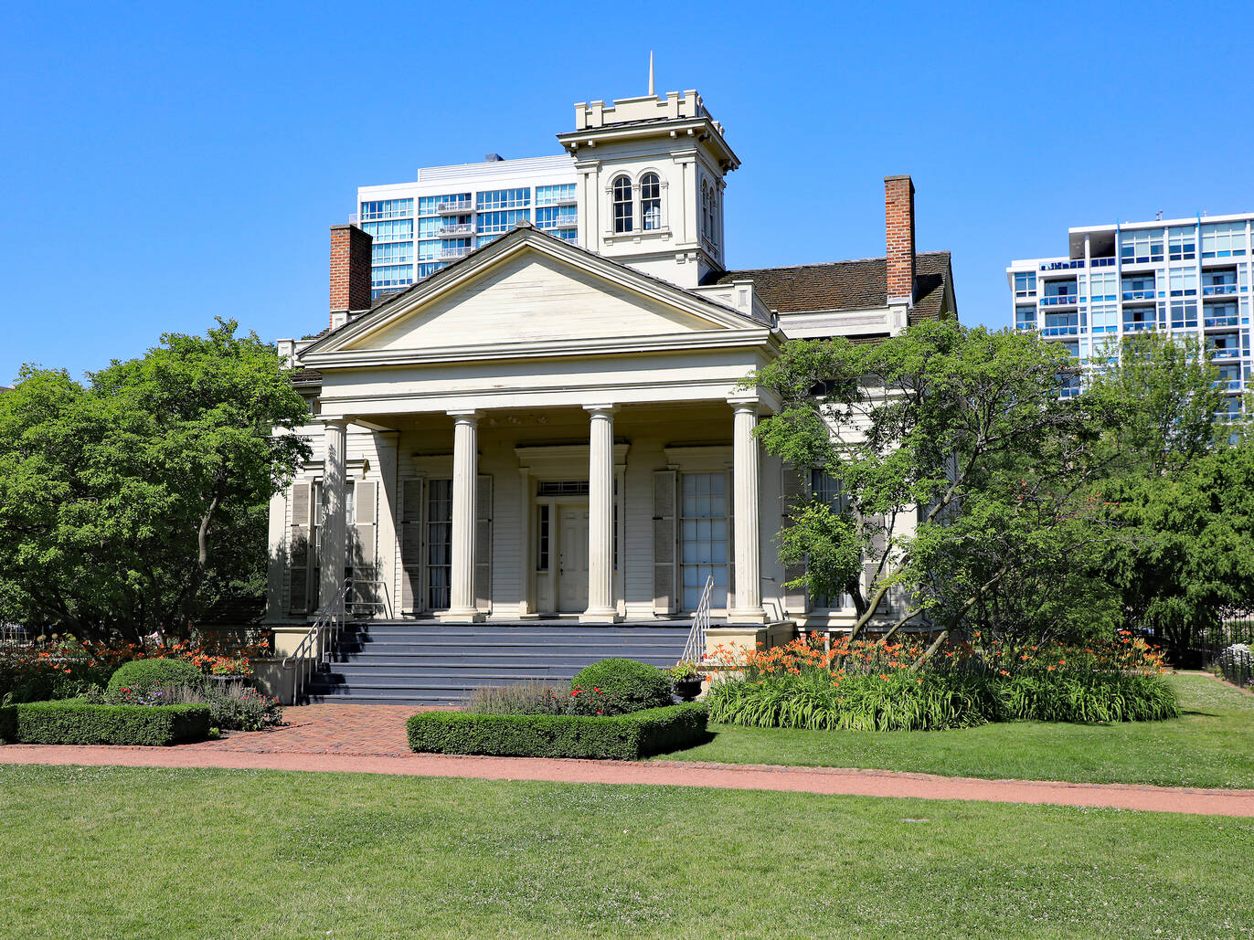 12 Pieces of Chicago History Hidden in Plain Sight