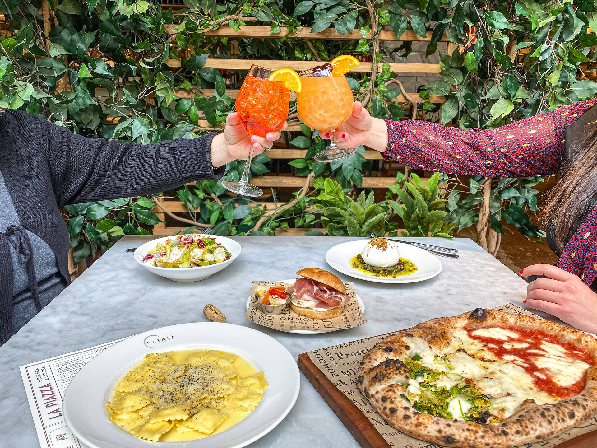 15 Best Happy Hours in Chicago