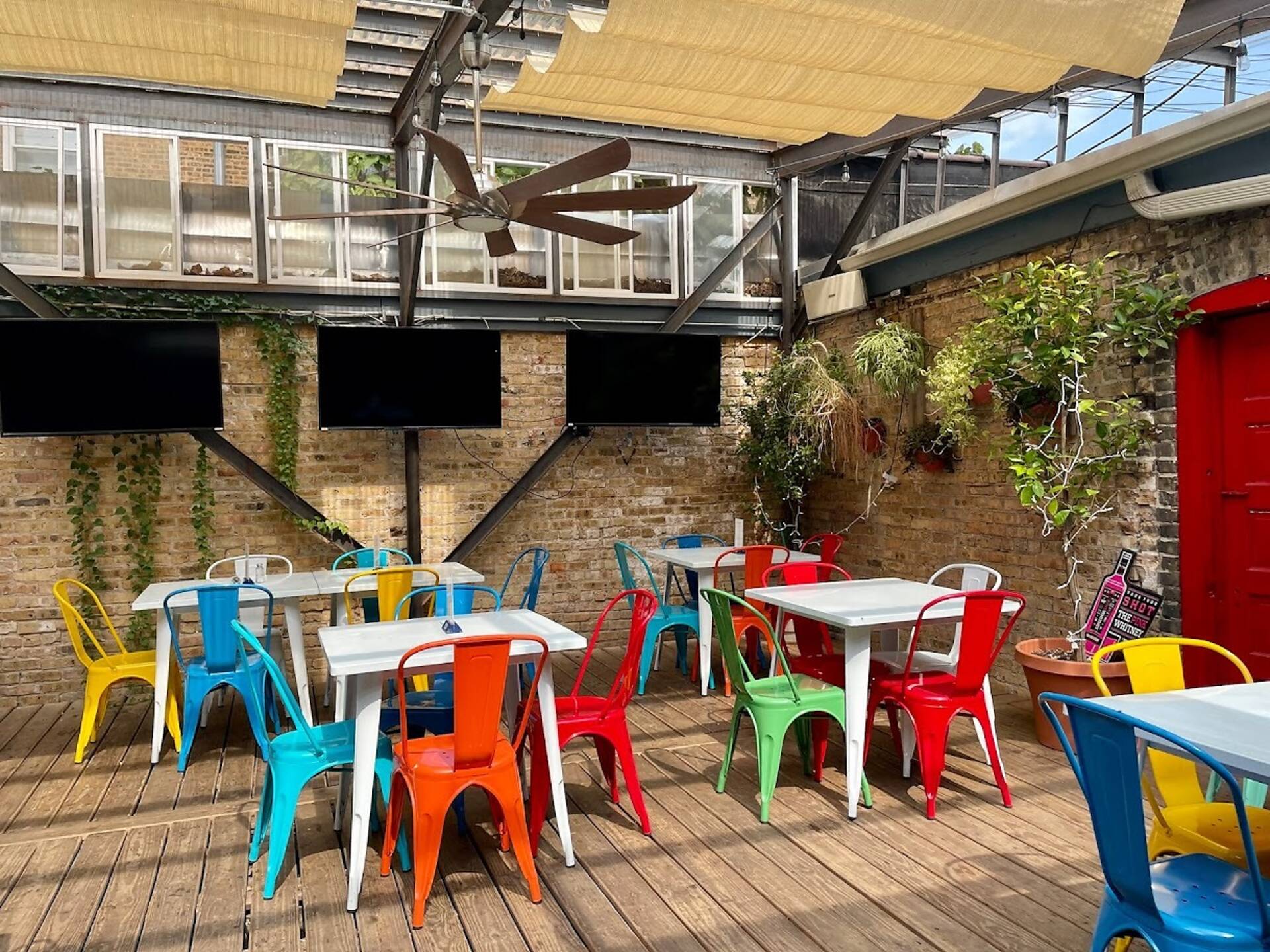 17 Wrigleyville Bars Where You Can Watch the Cubs Play