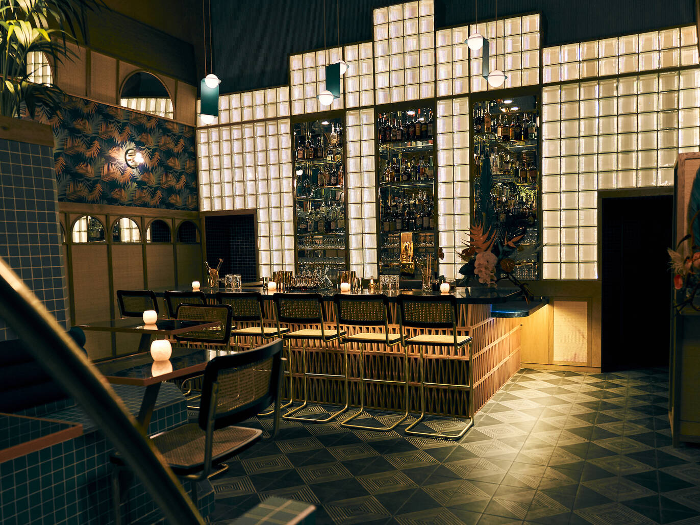 21 Best Cocktail Bars in Los Angeles For Amazing Drinks