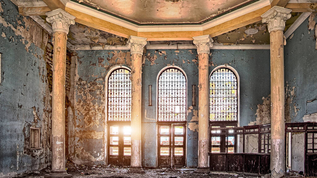 10 Spectacular Abandoned Train Stations Around the World