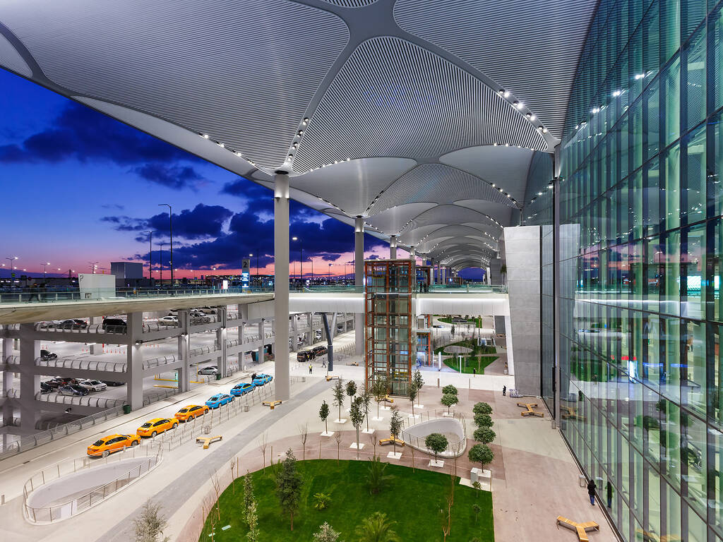 14 Best Airports in the World