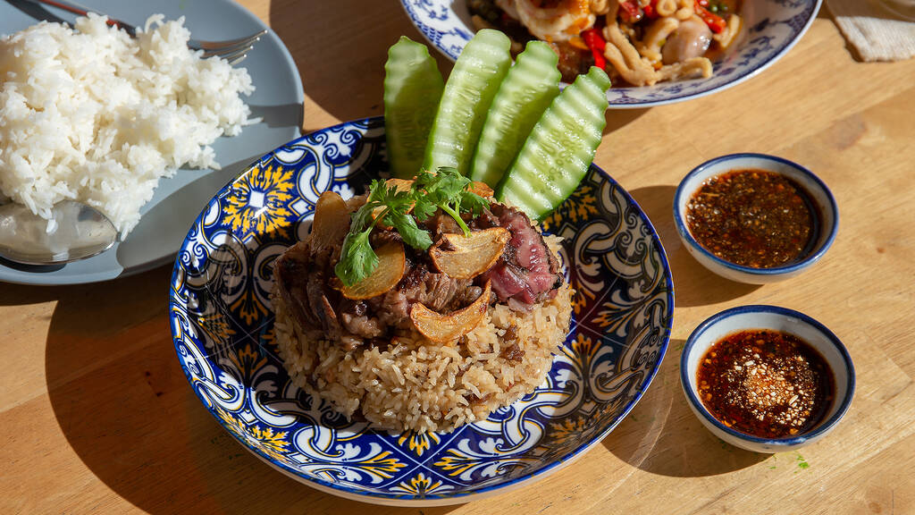 Thai Niyom Cuisine | Restaurants in Phloen Chit, Bangkok