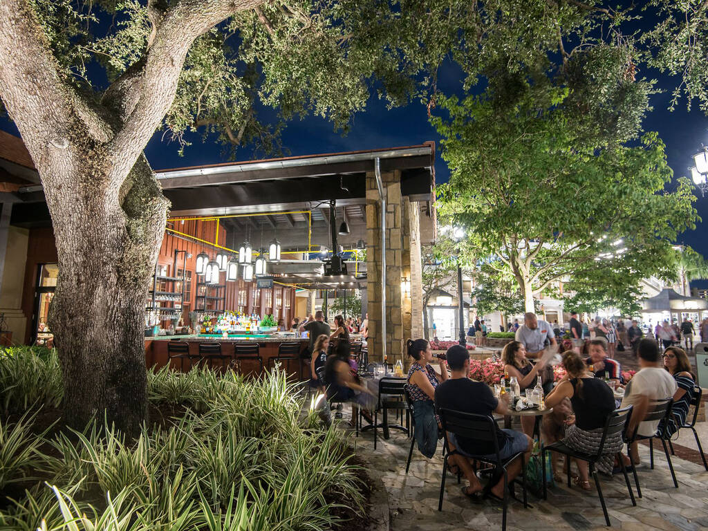 14 Best Happy Hours in Orlando for Discounted Drinks and Bites