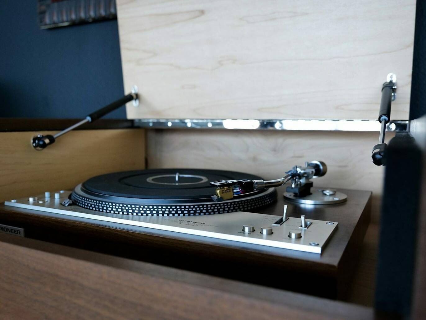 8 Best Record Stores in Austin For All Your Music Needs
