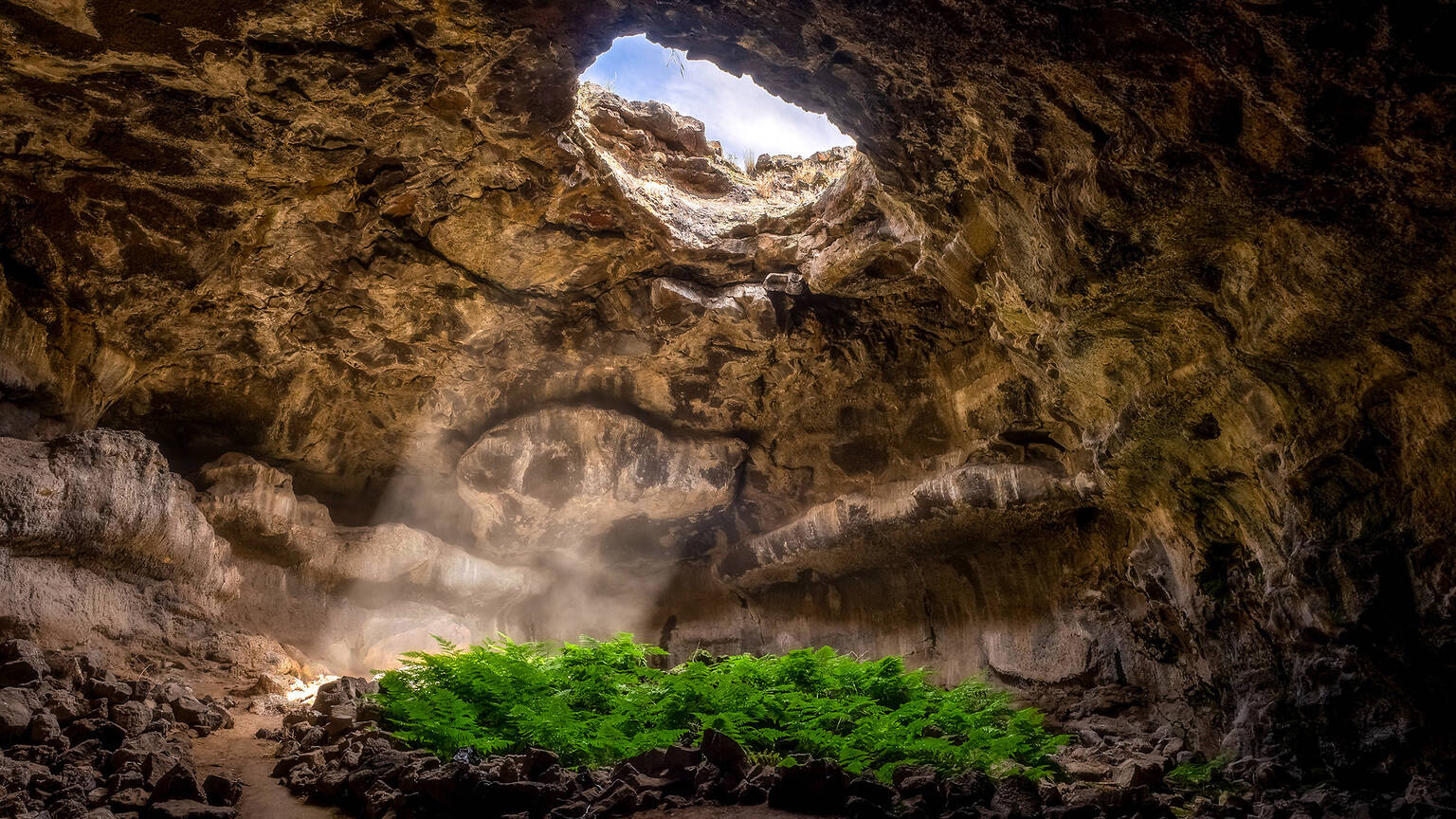 10 Best Caves in the World for Underground Amazement