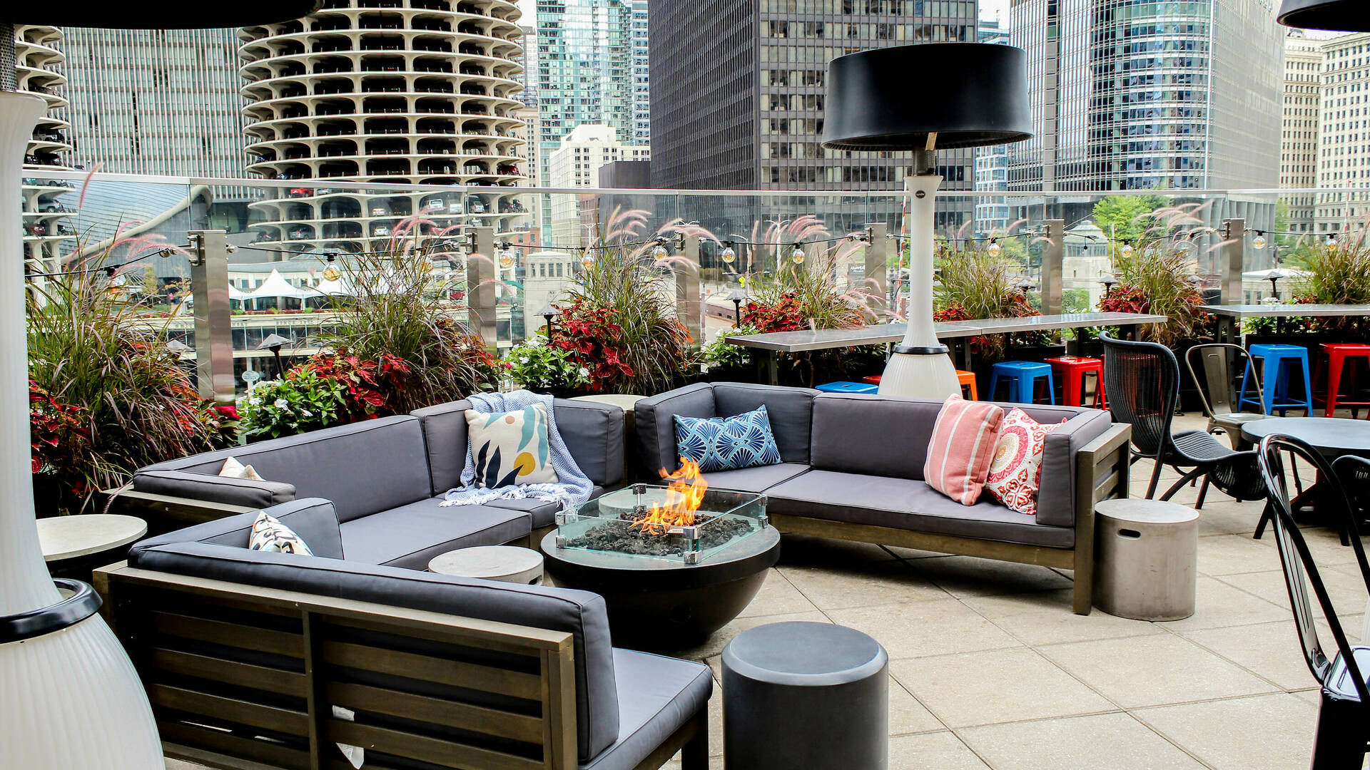 Indoor and Winter Rooftop Bars in Chicago: Top Spots to Get Cozy