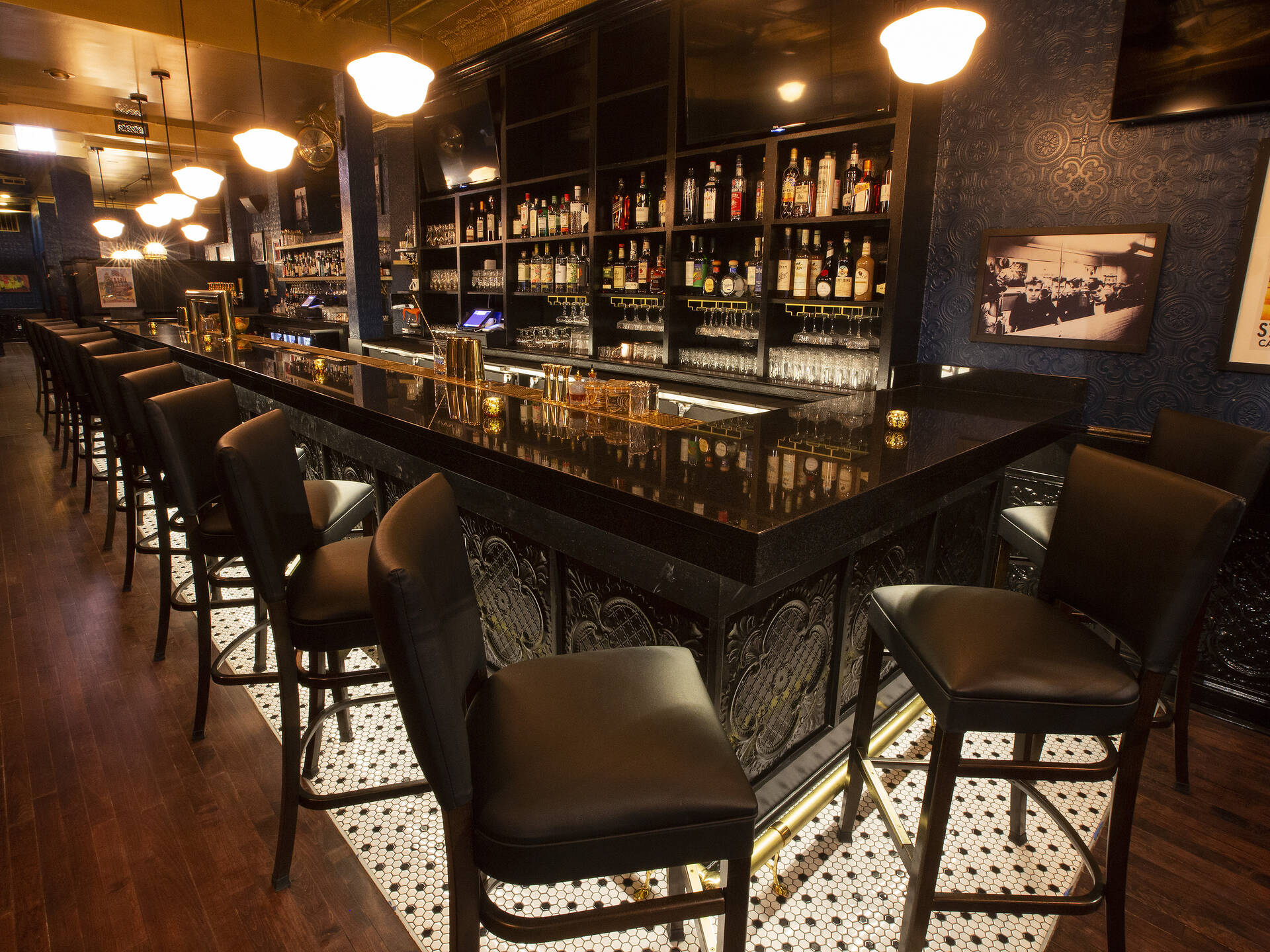 37 Cozy Restaurants & Bars in Chicago With Fireplaces