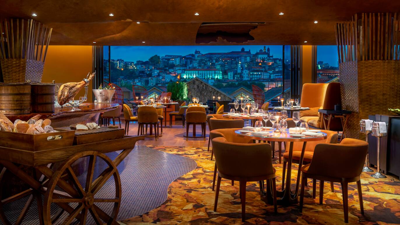 13 Best Romantic Restaurants in Porto, Picked By Local Critics