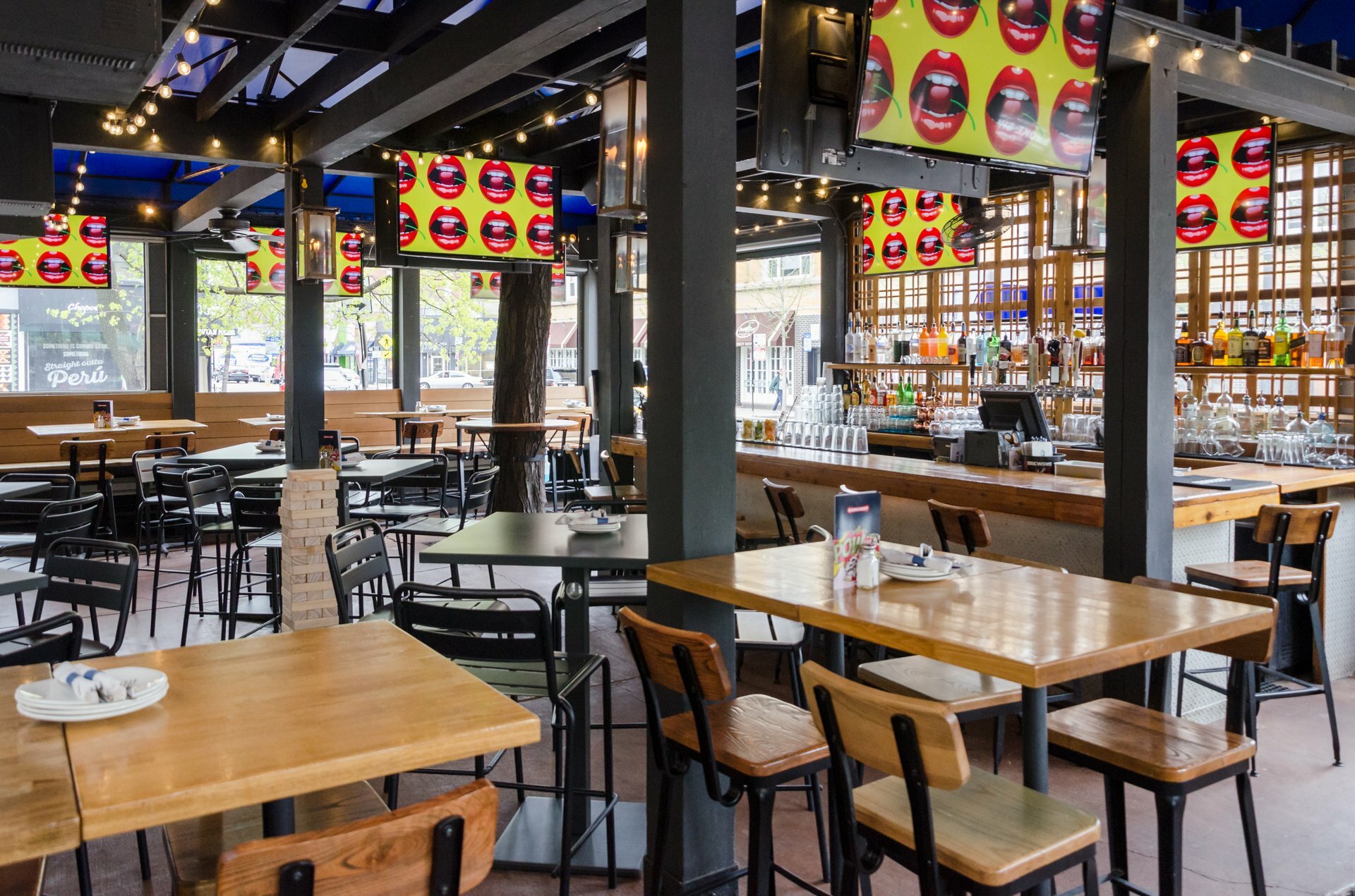 13 Best Lincoln Park Bars to Check Out Tonight