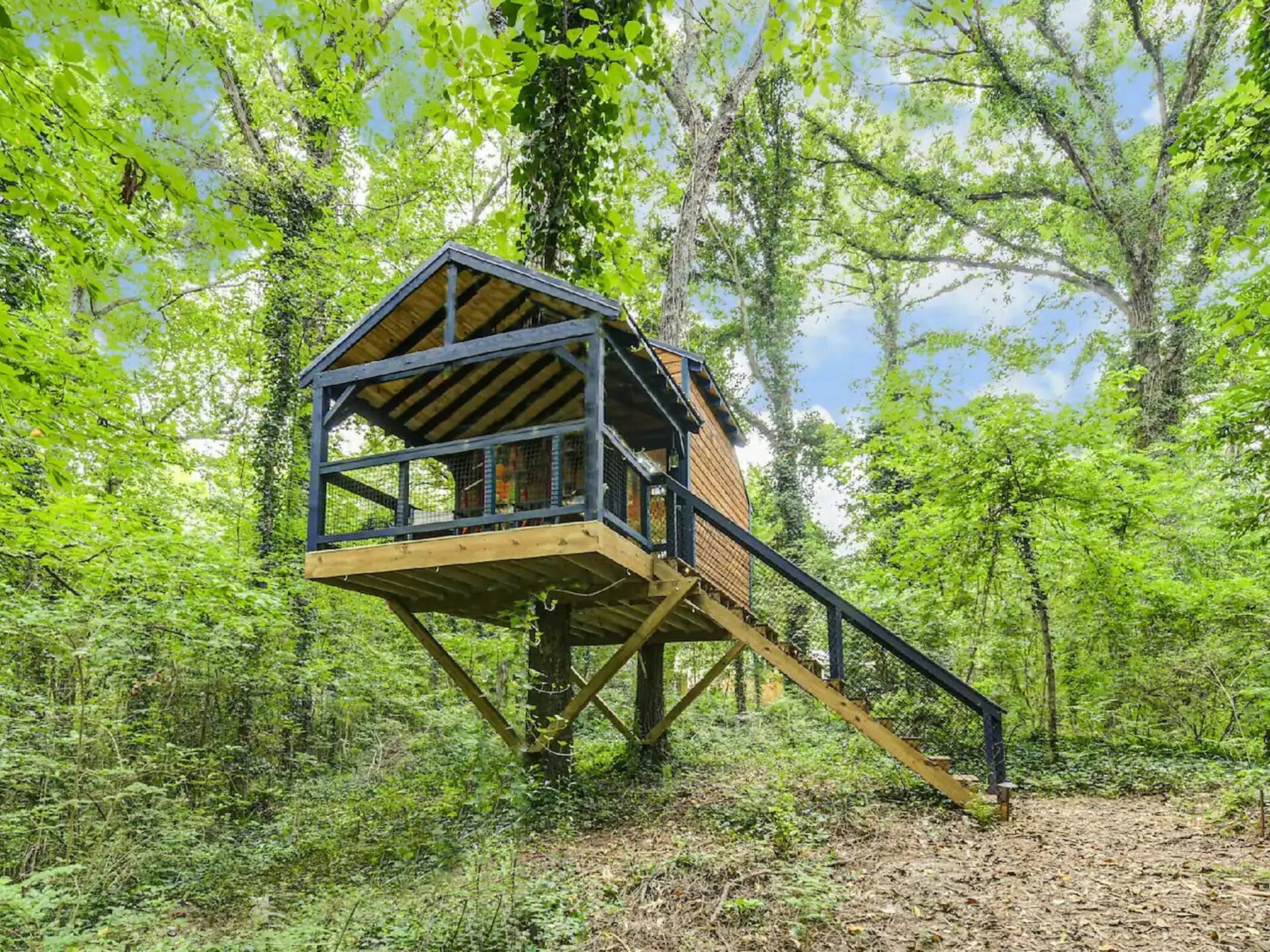 10 Best Atlanta Treehouse Airbnbs for 2025