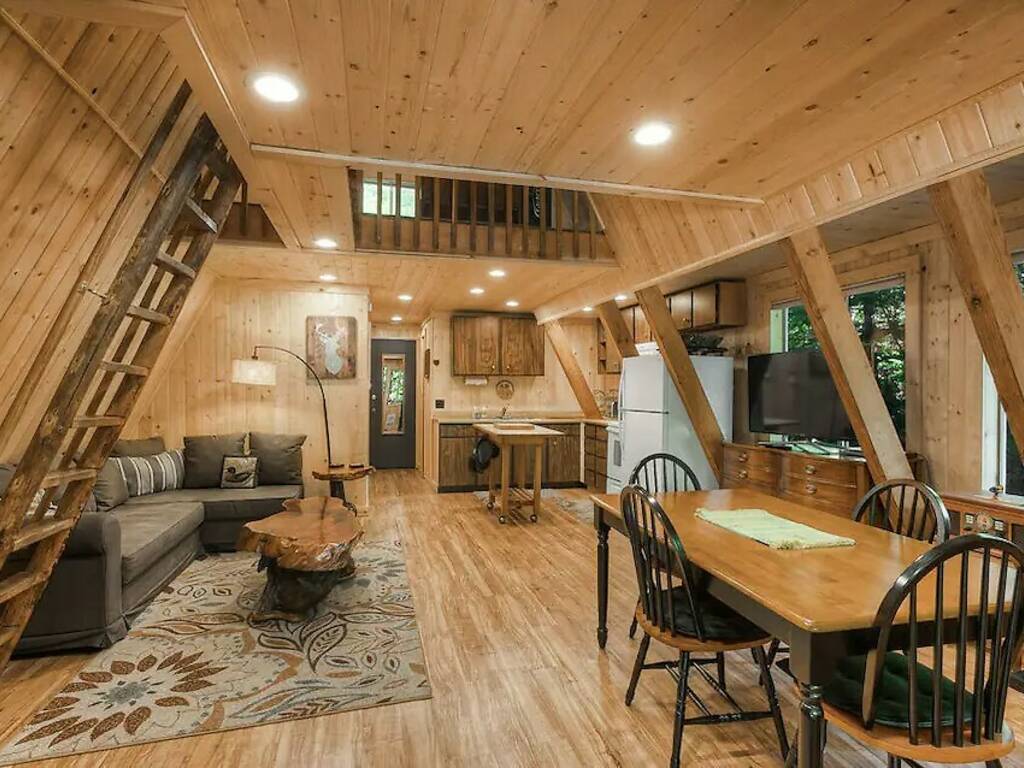 The 18 Best Airbnb Cabins near Seattle | Best Places to Stay near Seattle
