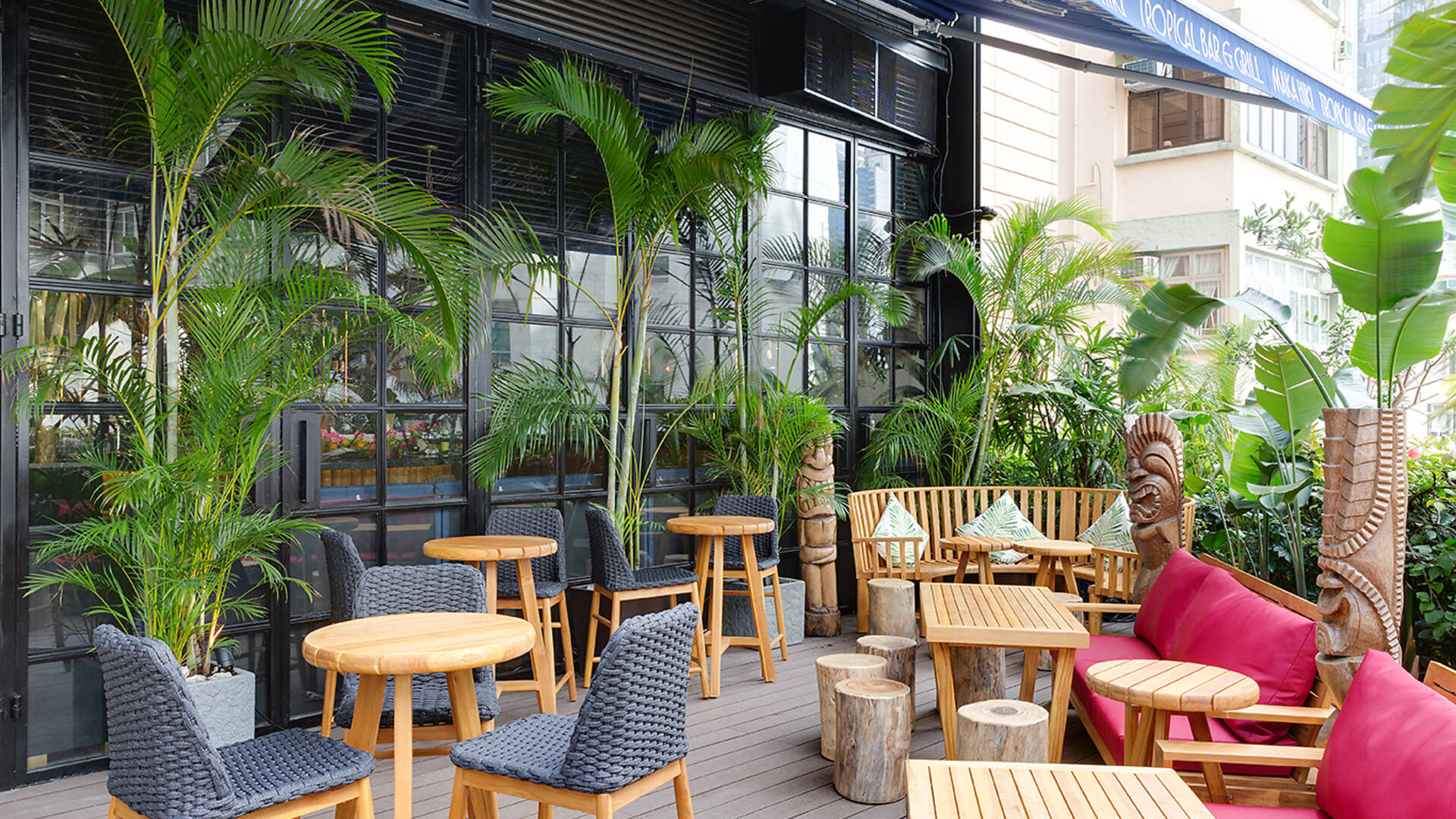 Maka Hiki Tropical Bar & Grill