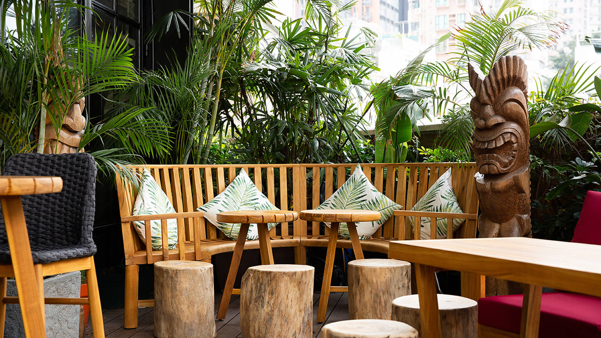 Maka Hiki Tropical Bar & Grill