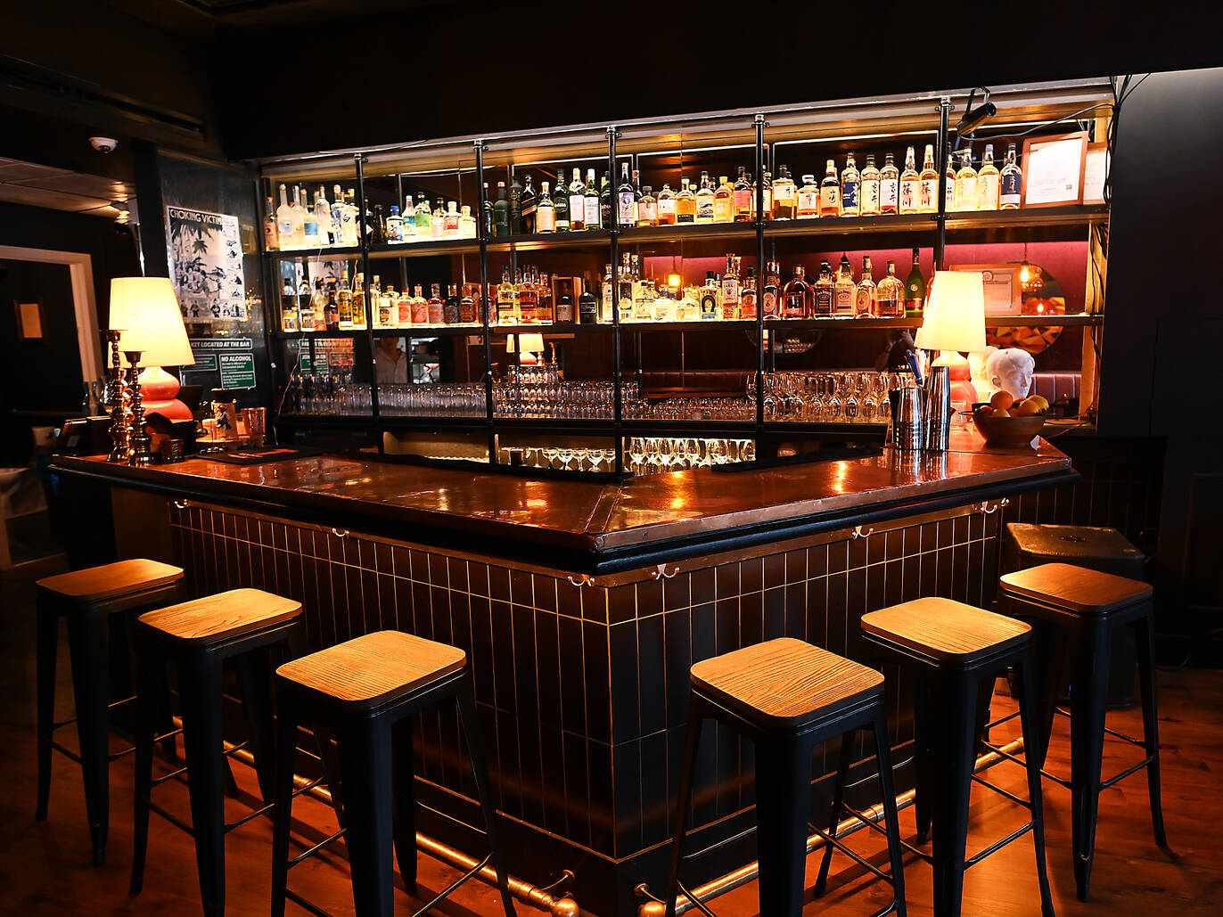 18 Best Lower East Side Bars You Can’t Miss When Going Out