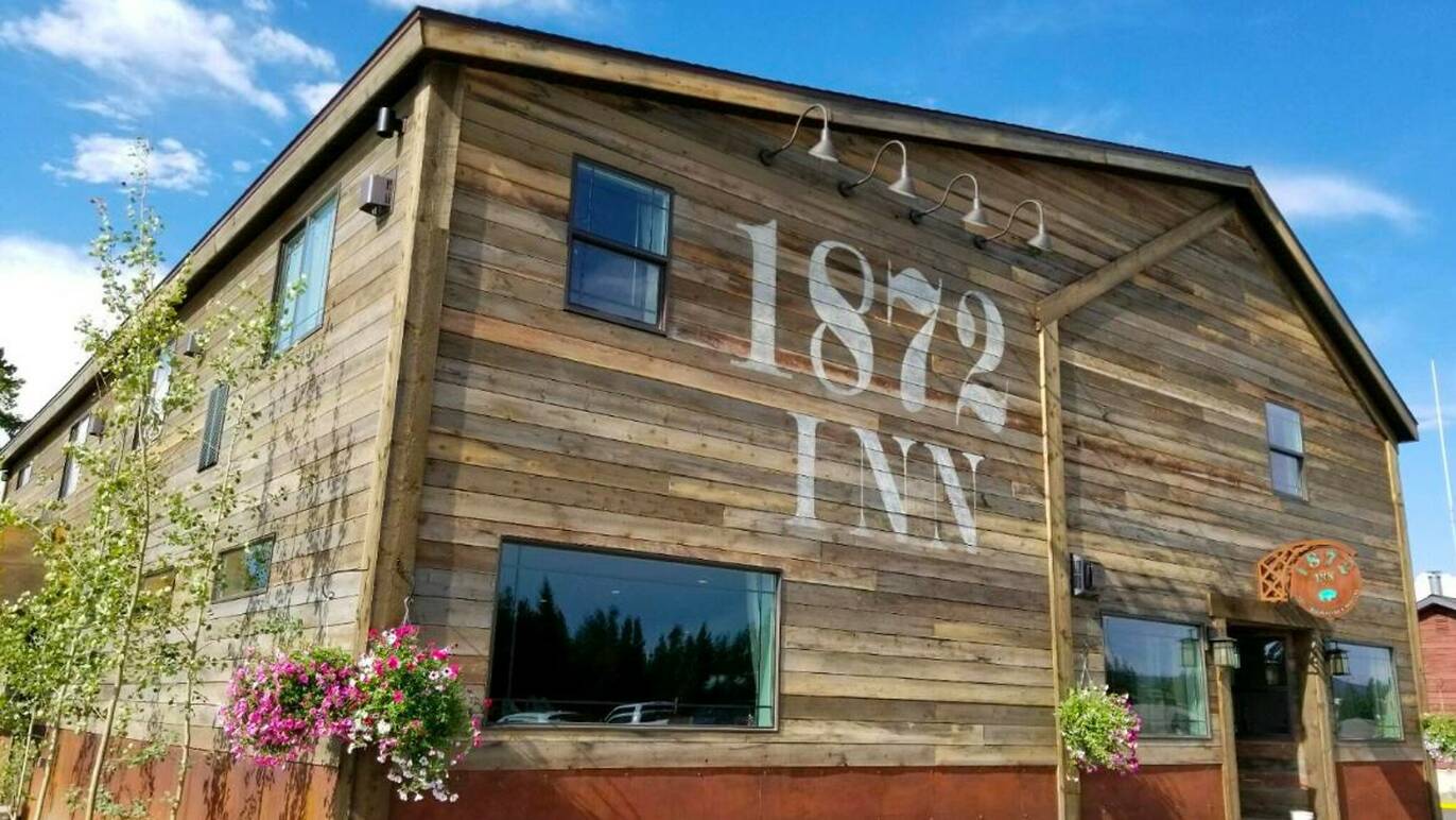 16 Best Places to Stay in Yellowstone for 2025