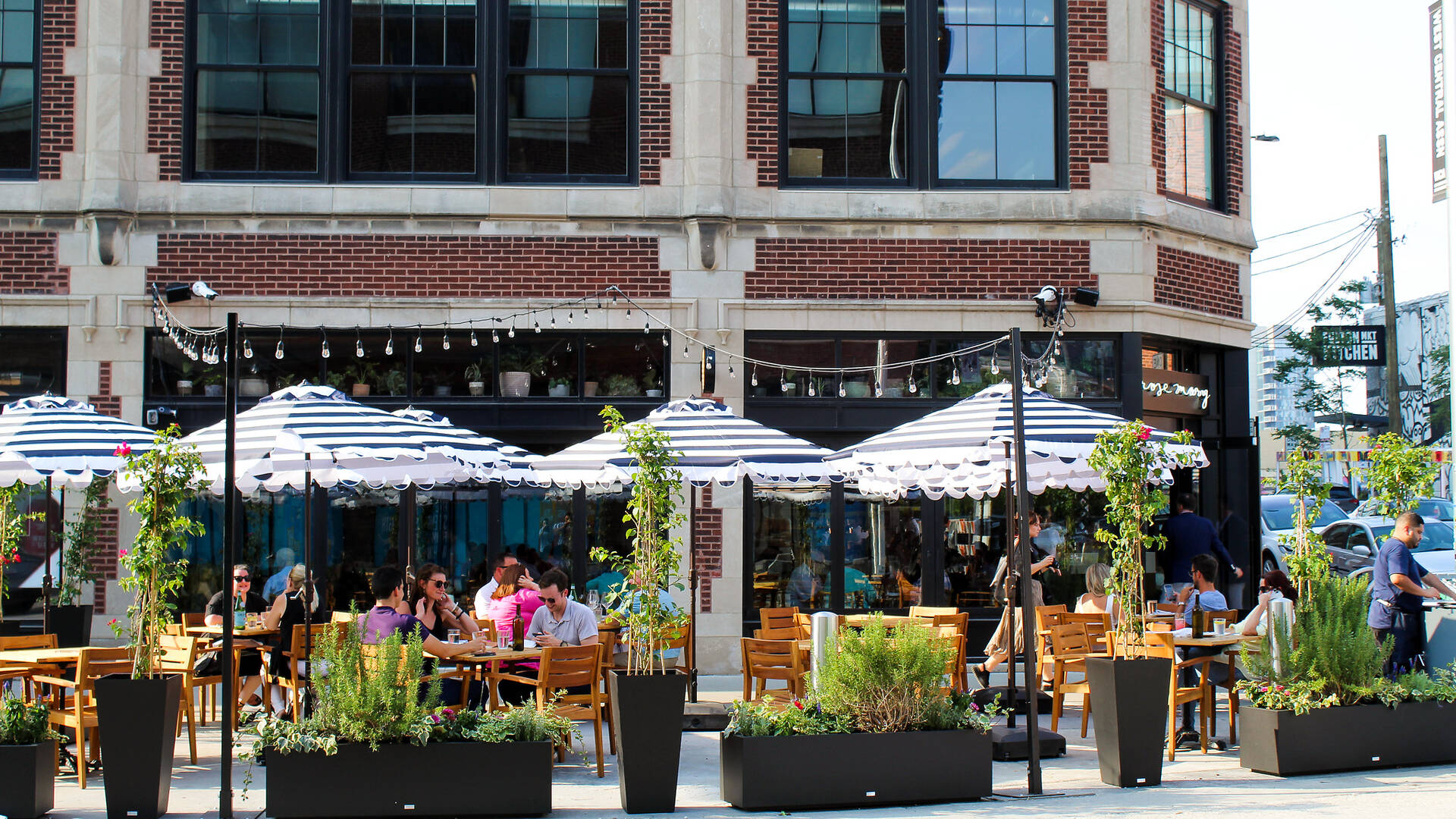20 Best Mother’s Day Brunch Restaurants in Chicago to Book