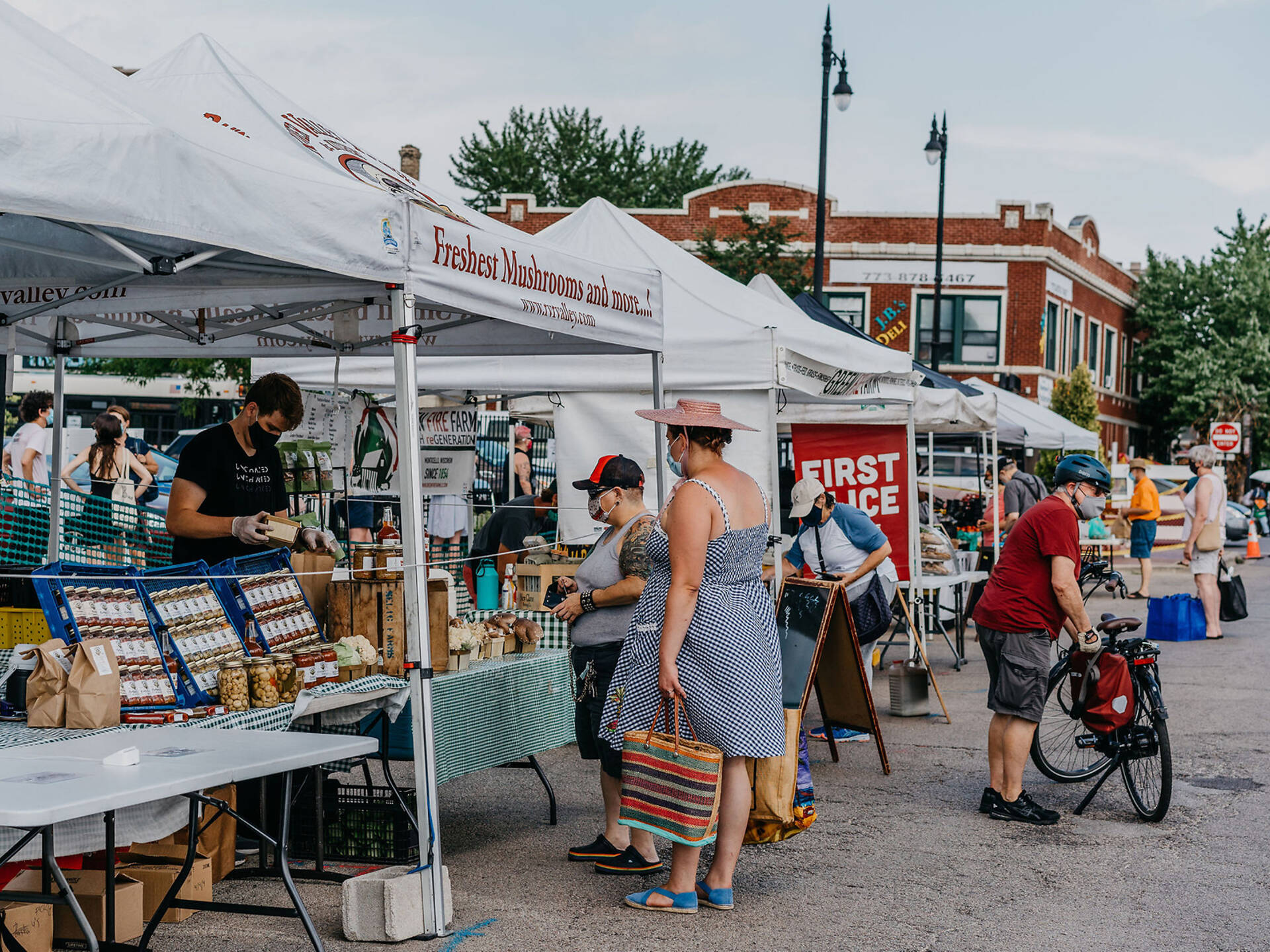23 Best Farmers Markets in Chicago to Explore