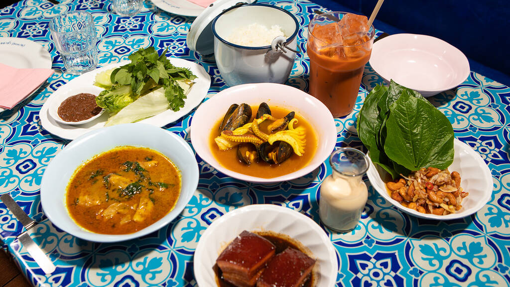 Plaza Kao Gaeng restaurant review: fiery southern-Thai canteen inside ...
