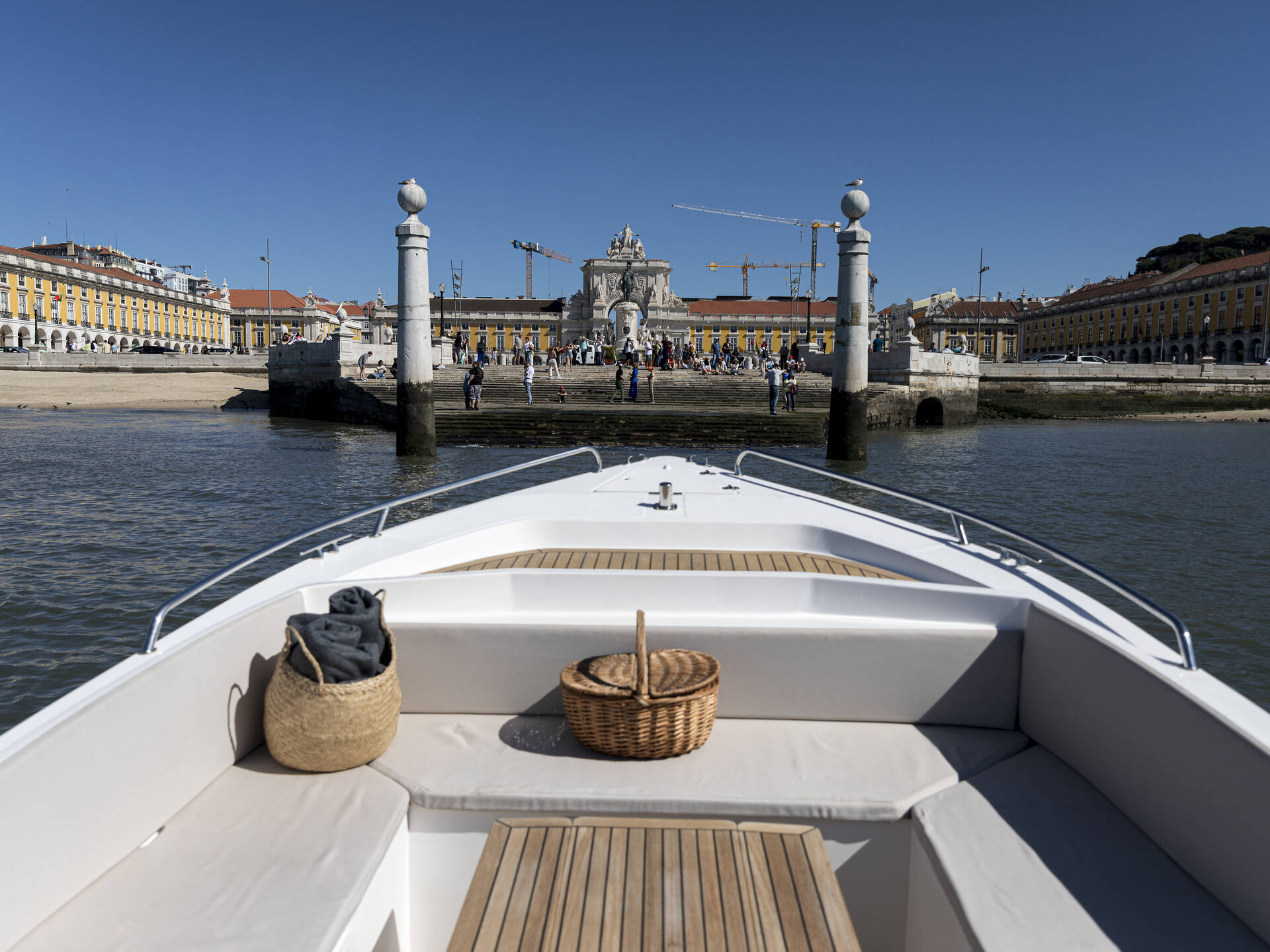 Passeios de barco no rio Tejo para todos os gostos