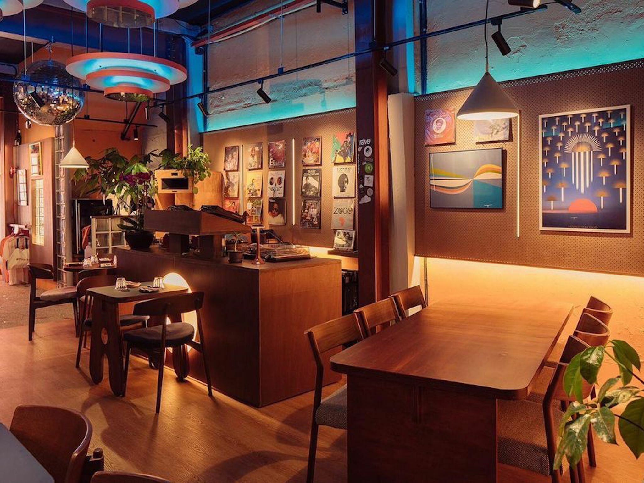 Offtrack: Music-Centric Bar Serving Cult Classic Cocktails And Pan ...