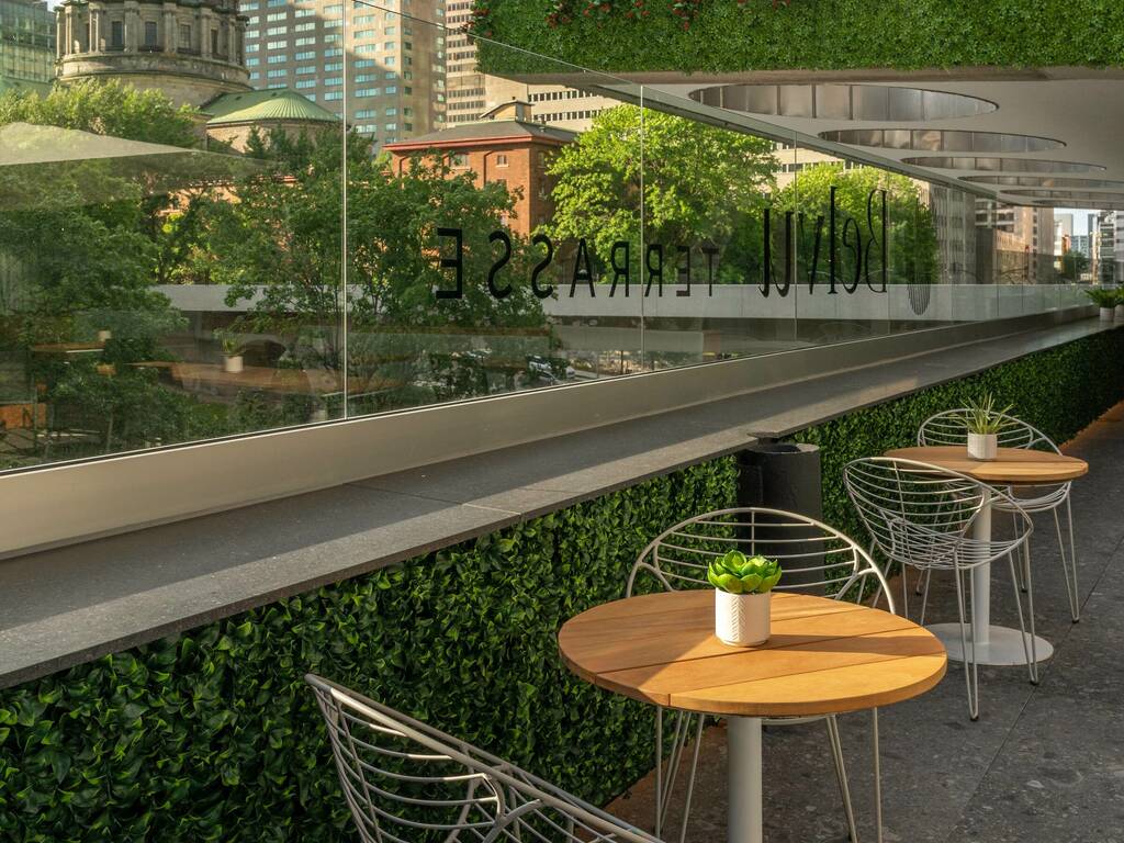 23 Best Rooftop Bars in Montreal To Check Out For Booze with Views