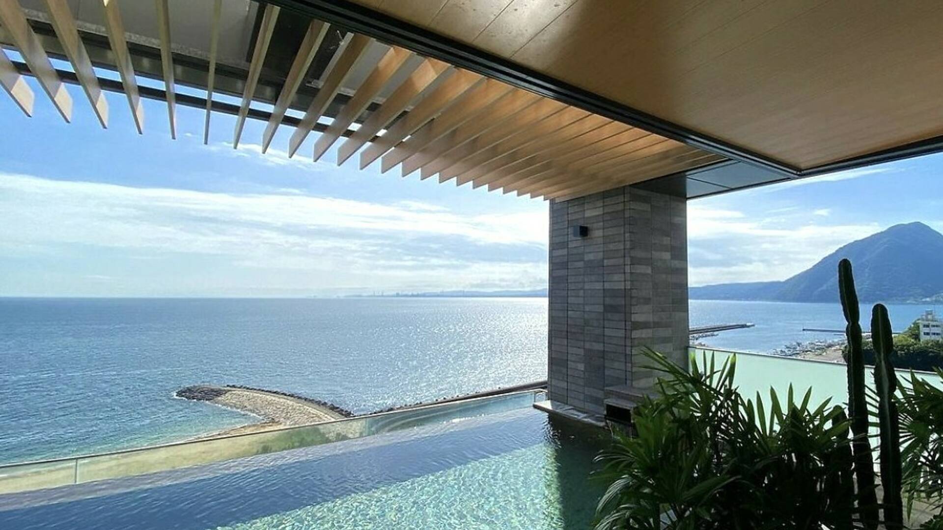 8 best infinity onsen baths in Japan with spectacular views