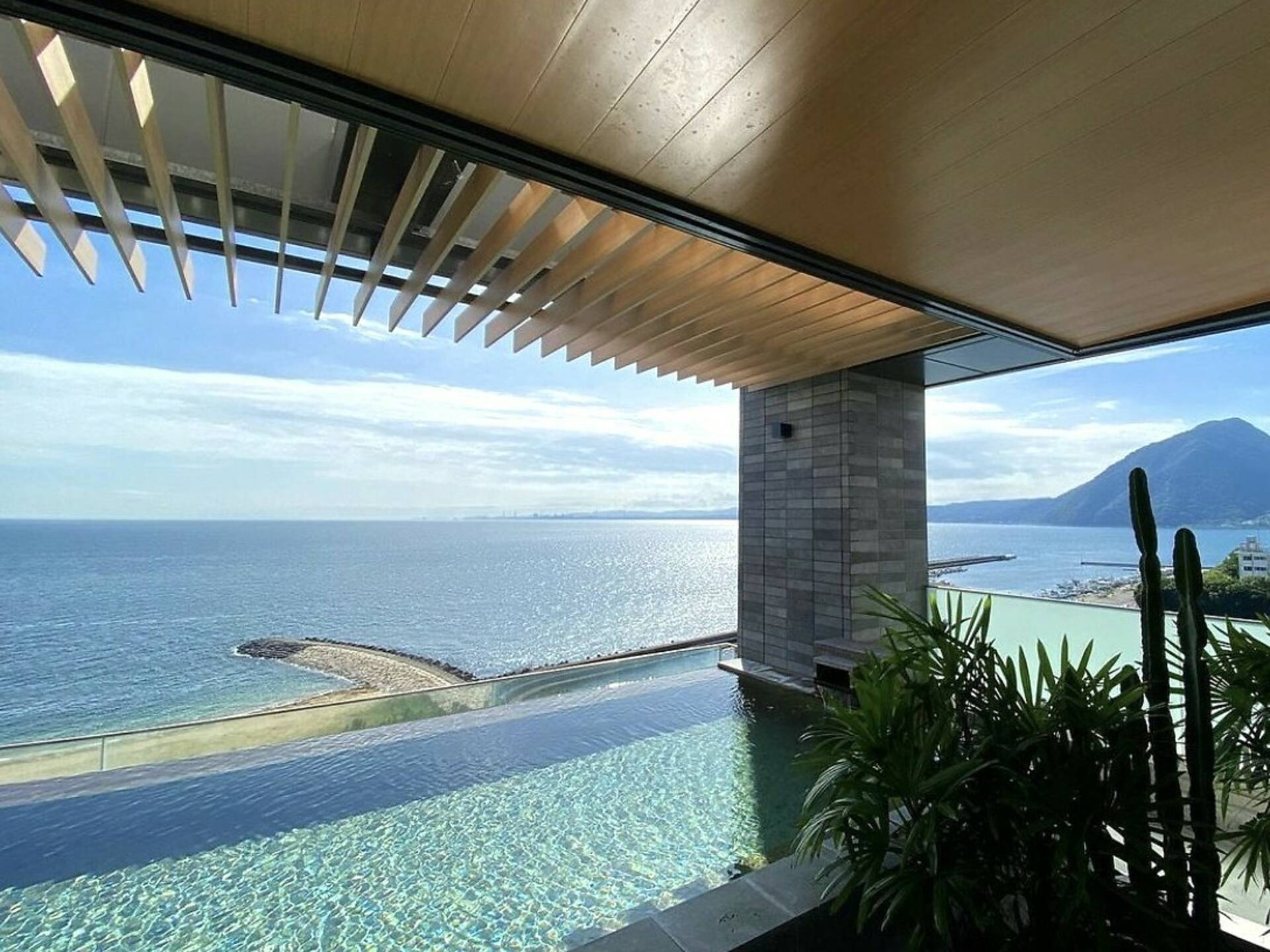 8 best infinity onsen baths in Japan with spectacular views