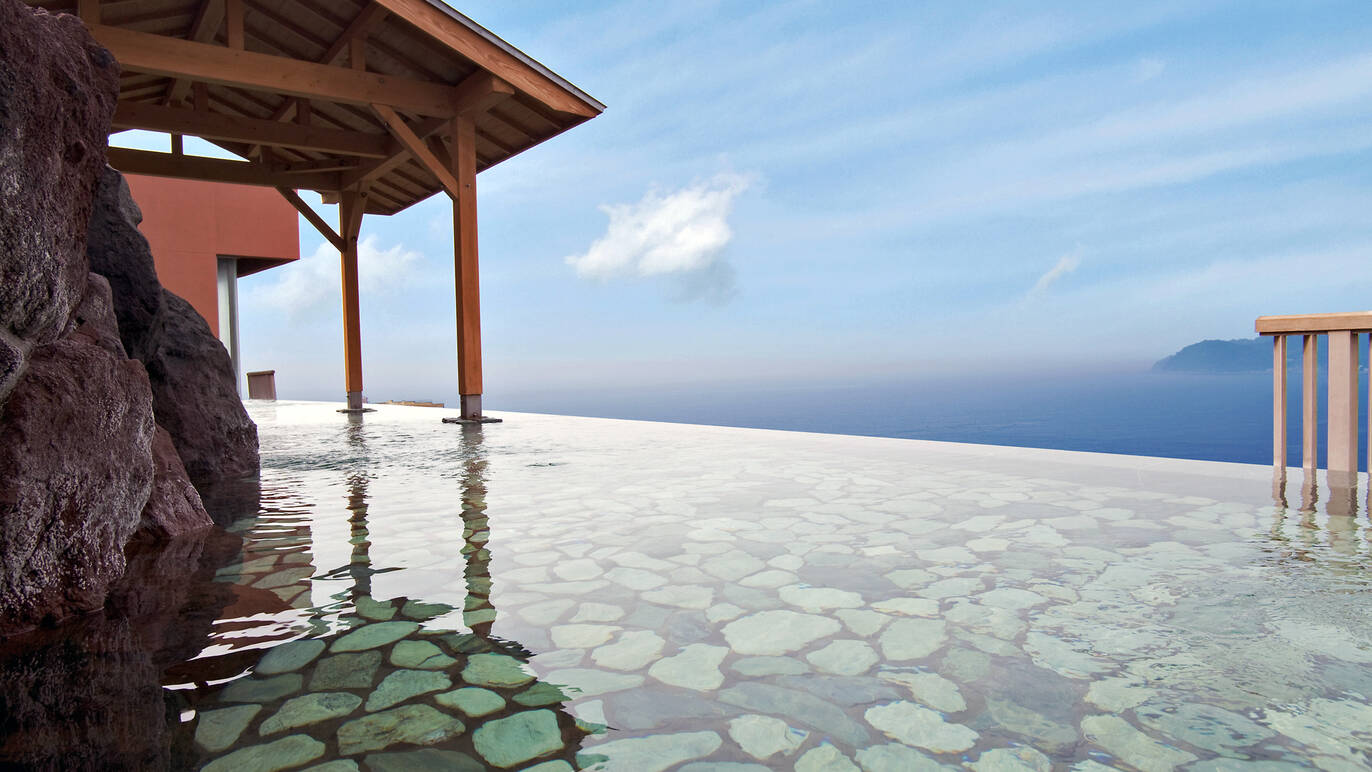 8 best infinity onsen baths in Japan with spectacular views