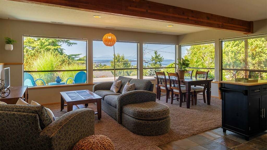 12 Best Airbnbs in Seattle, WA | Best Seattle Airbnbs For 2025