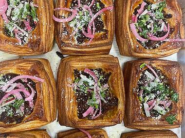 35 Amazing Bakeries in Chicago for Cakes, Pastries and Coffee