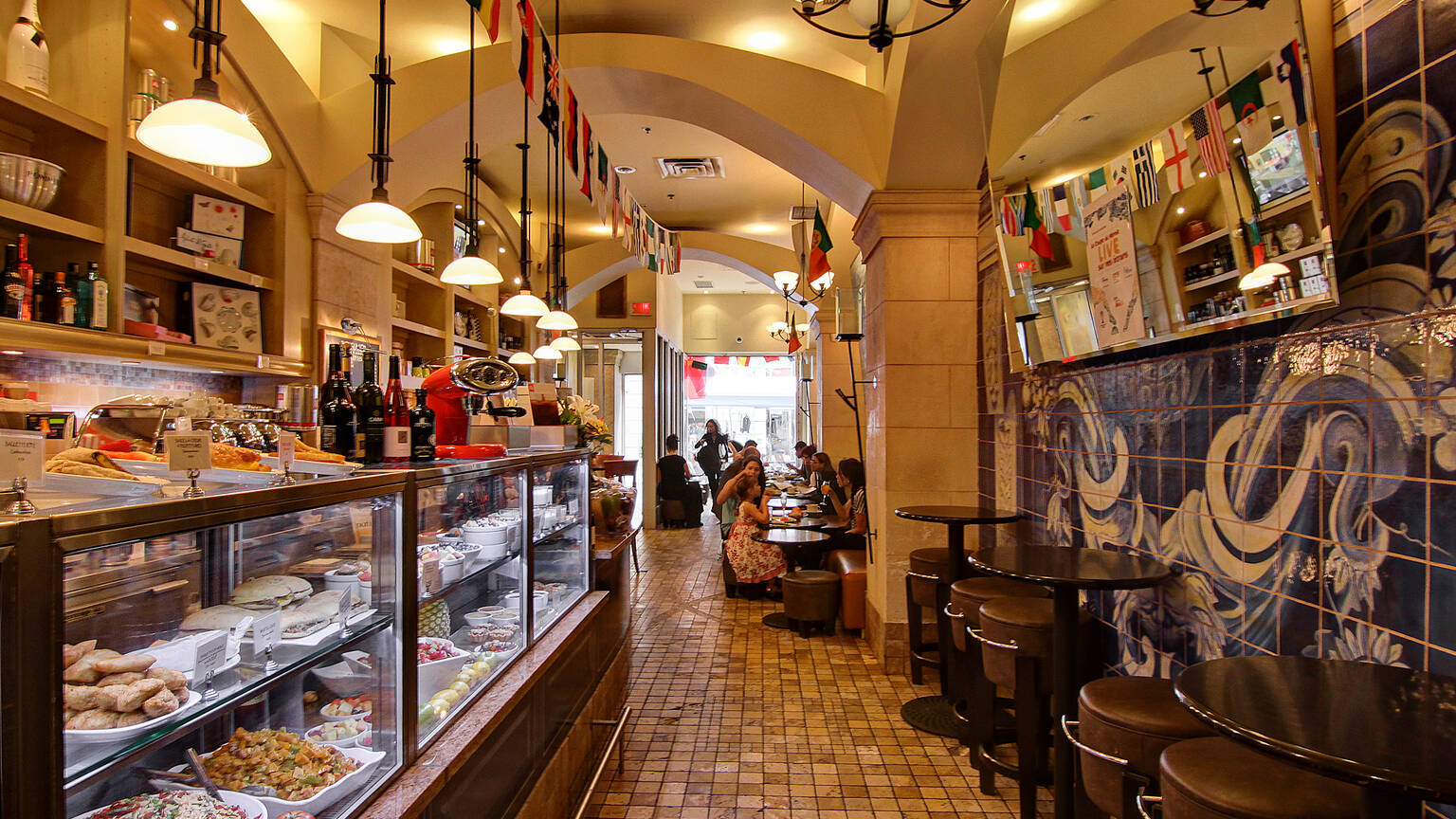 33 Best Downtown Montreal Restaurants To Try Right Now