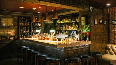 23 Best Bars in Miami: A Definitive Guide to Drinking in the Magic City