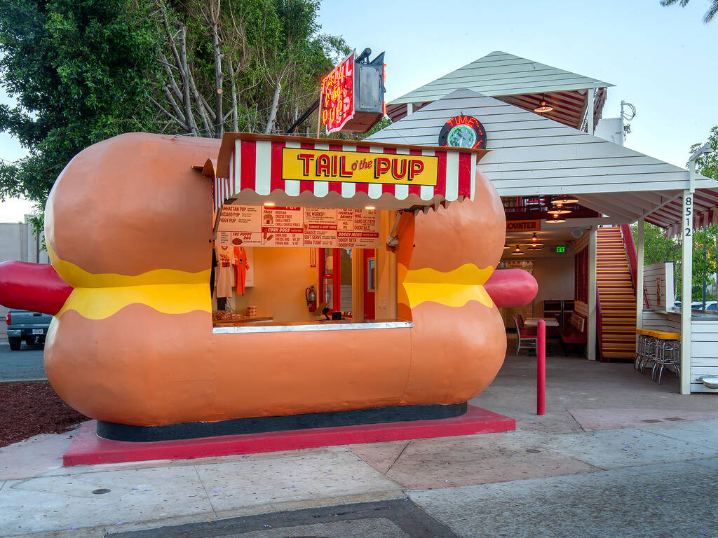 20 Dog-Friendly Los Angeles Restaurants And Bars For Fun With Fido