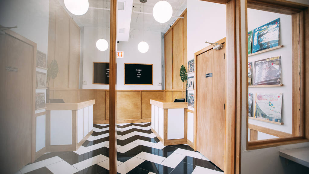 Dorian’s | Bars in Wicker Park, Chicago