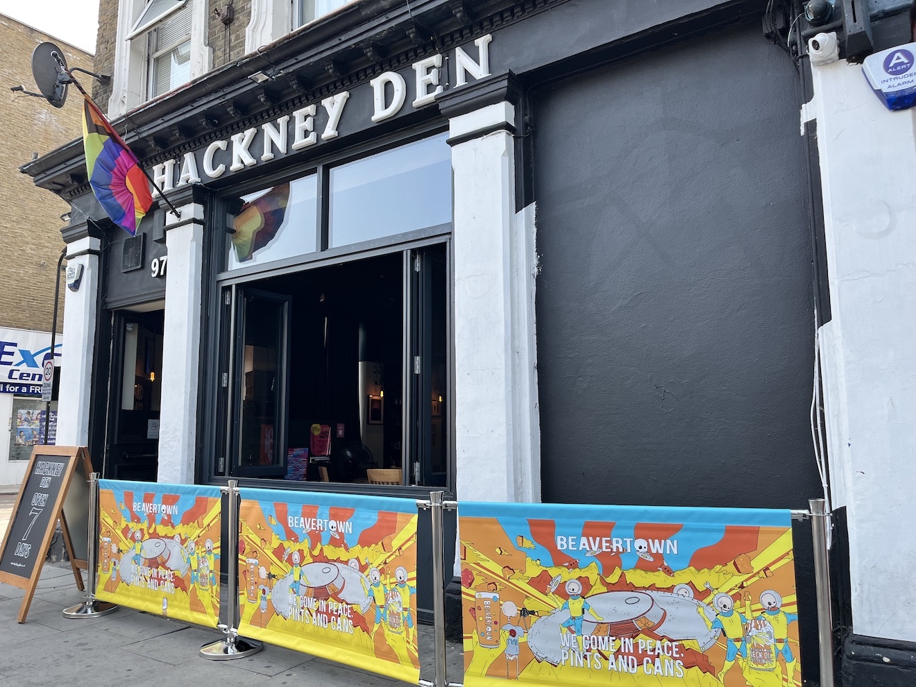 The Hackney Den | Bars and pubs in Dalston, London
