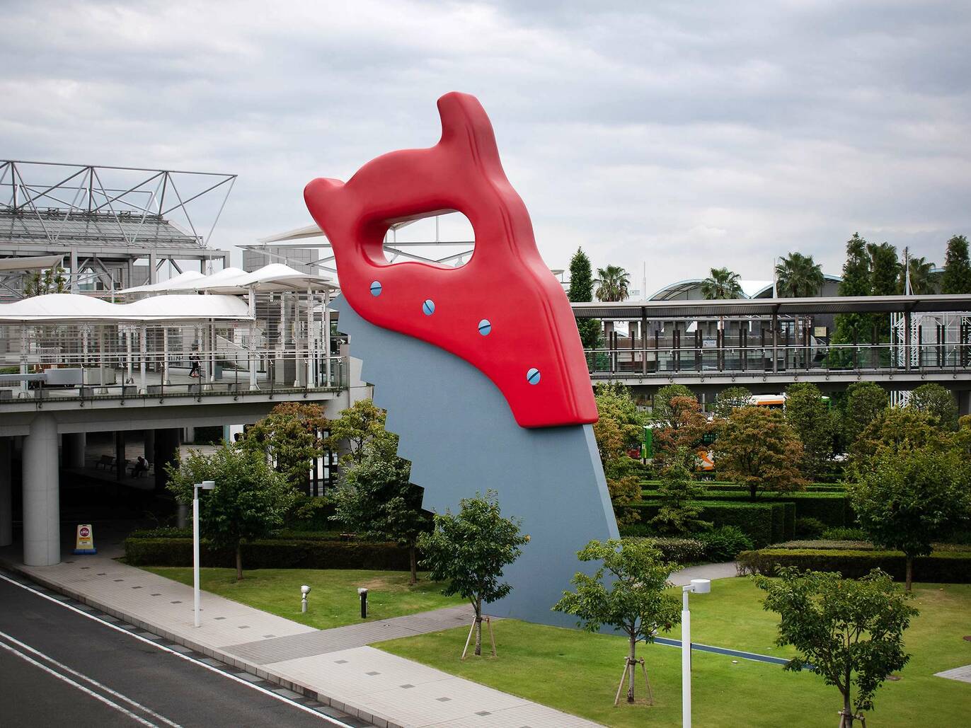 Claes Oldenburg Art: Where to See his Pop Art Sculptures