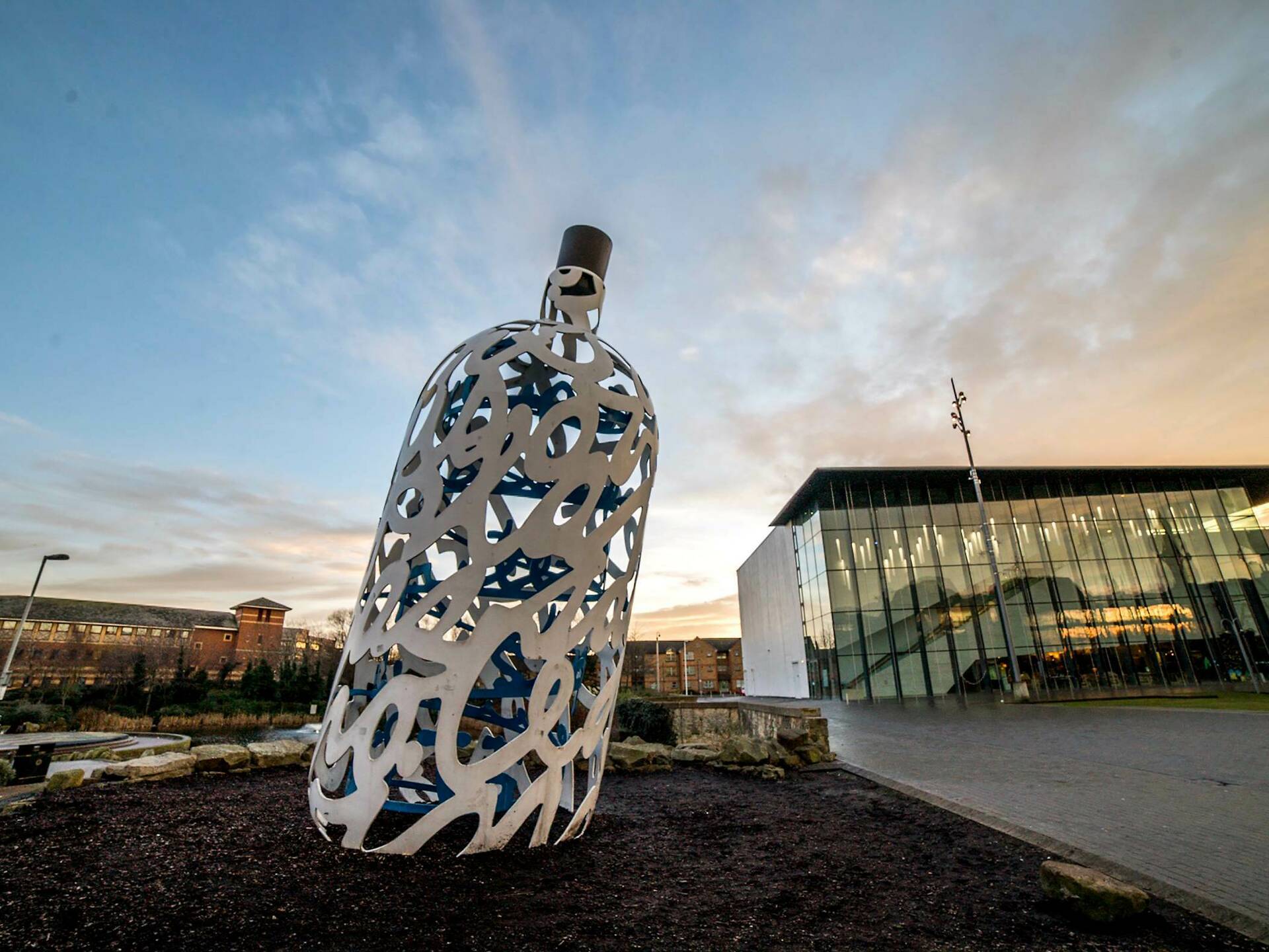 Claes Oldenburg Art: Where to See his Pop Art Sculptures