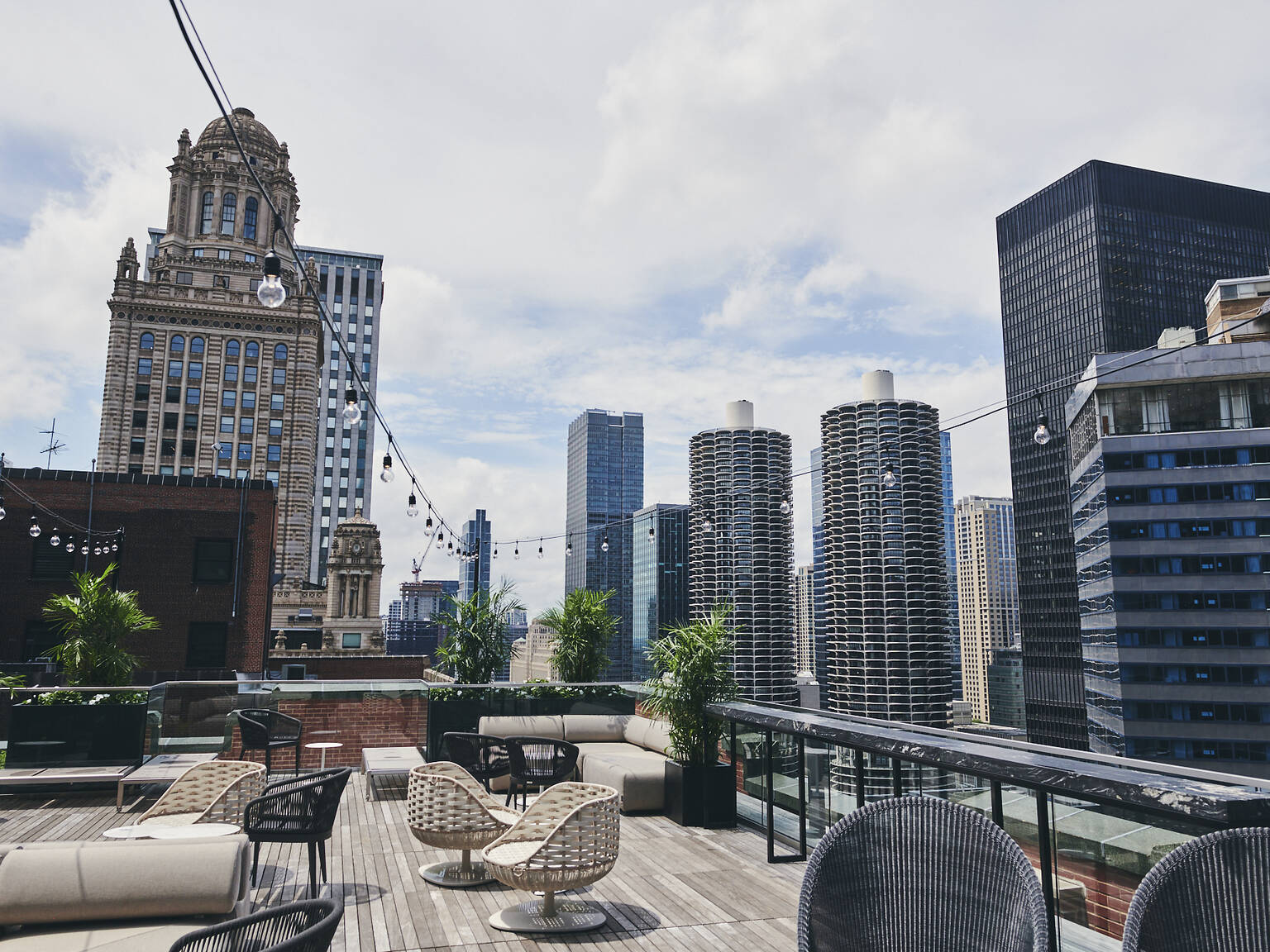 31 Restaurants With Amazing Views of the Chicago Skyline and Lake Michigan