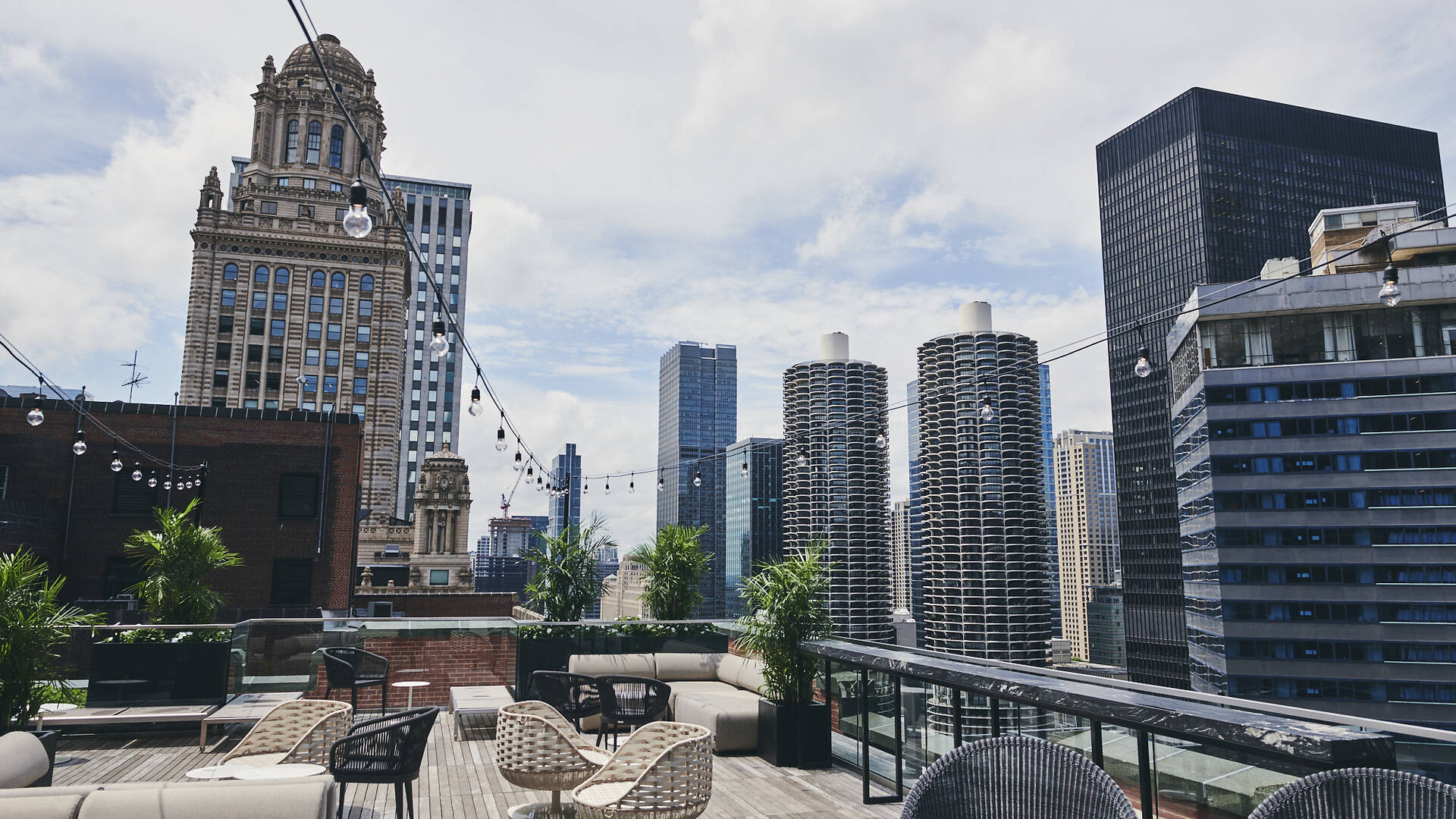 31 Restaurants With Amazing Views of the Chicago Skyline and Lake Michigan