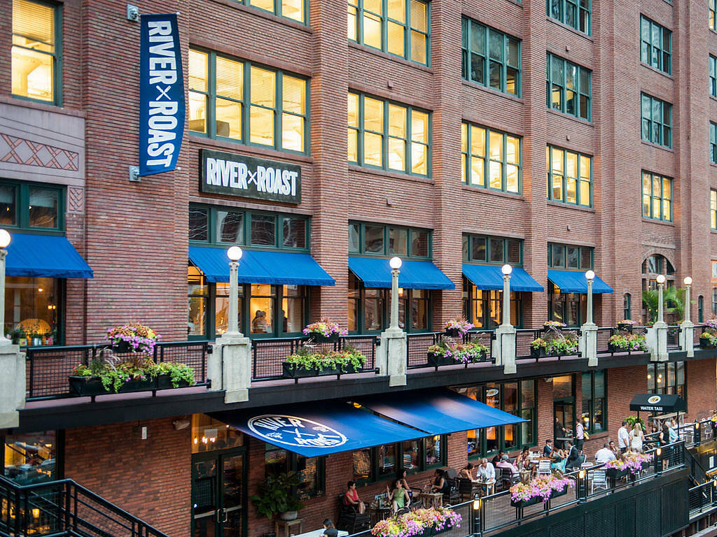 20 Best Mother’s Day Brunch Restaurants in Chicago to Book