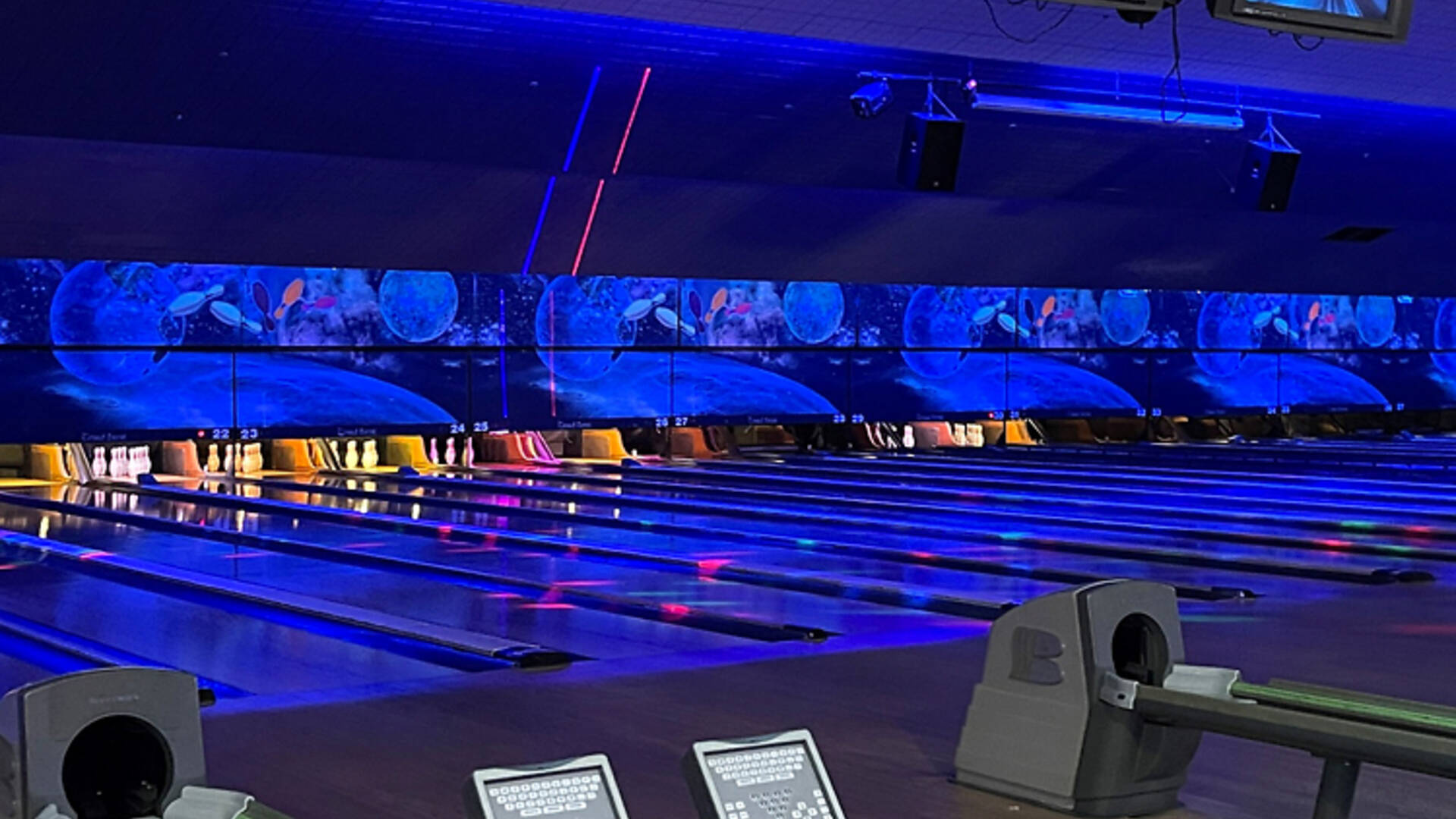 11 Best Indoor Amusement Parks in the US To Experience Thrills Year Round