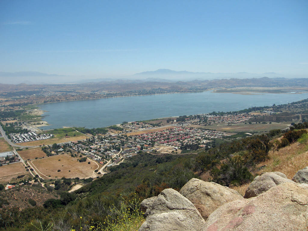6 Best Lakes Near Los Angeles to Swim, Boat and Hike